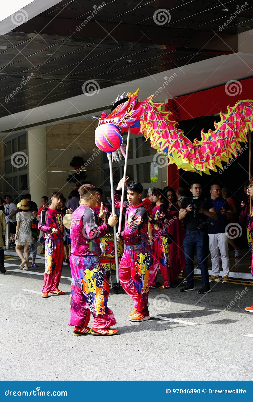 Chinese Dancers and the Dragon Editorial Image - Image of tourists ...