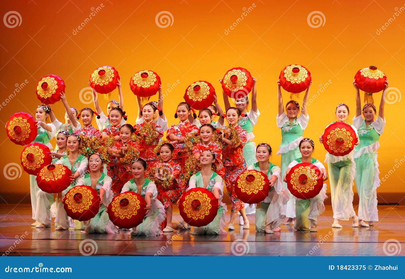 Chinese dancing editorial image. Image of costume, entertainment - 18423375
