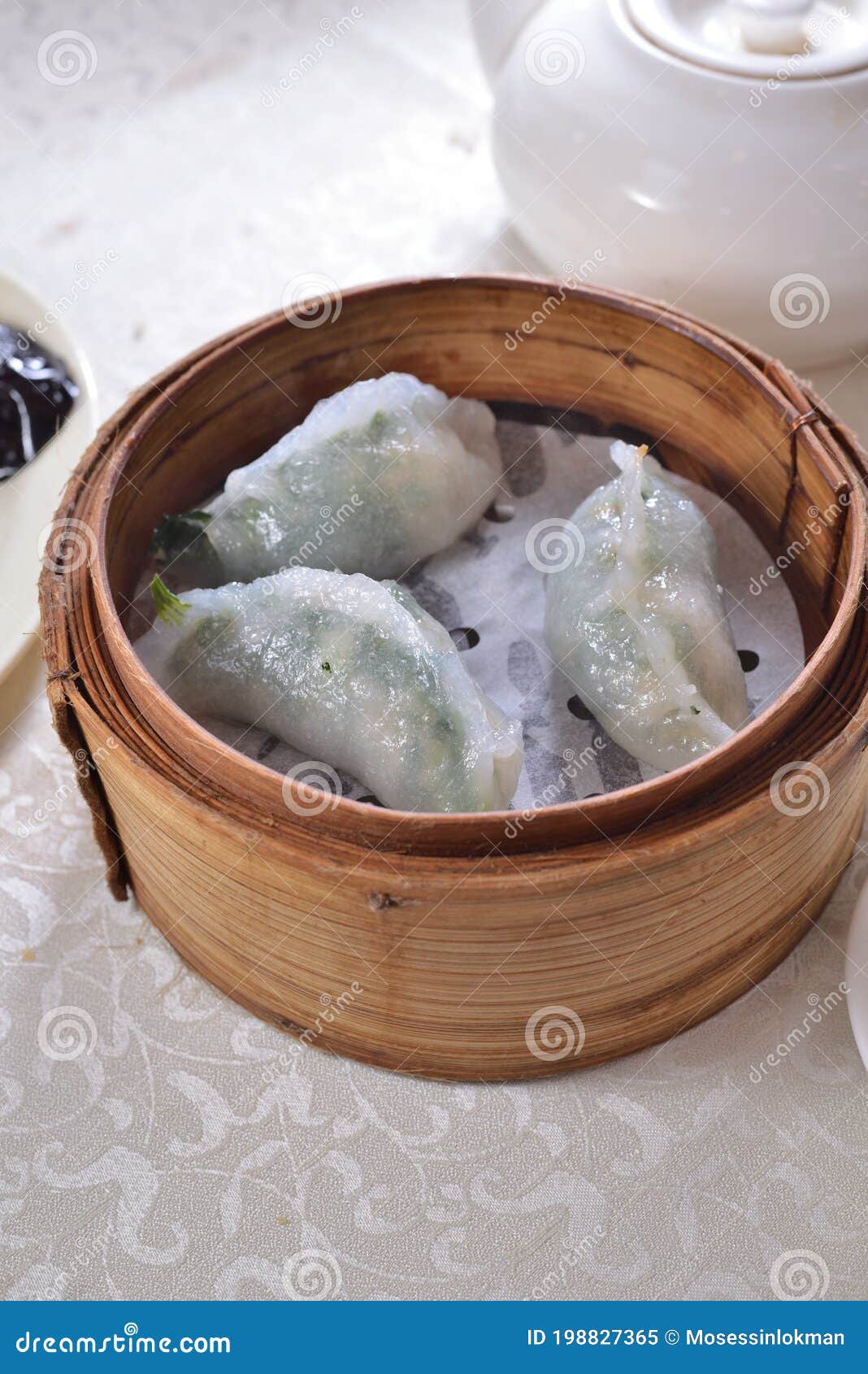 Chinese Dim Sum Veggie Dumpling Stock Image - Image of veggie, wrapping ...