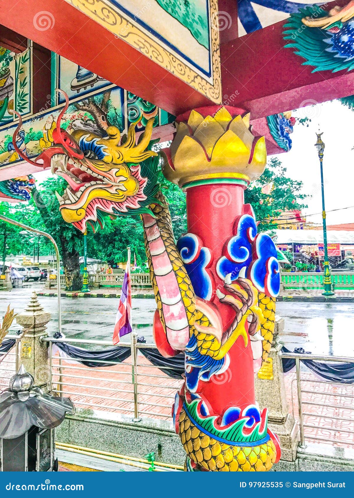 Chinese Dragon and Pavilion Stock Image - Image of culture, pagodas ...