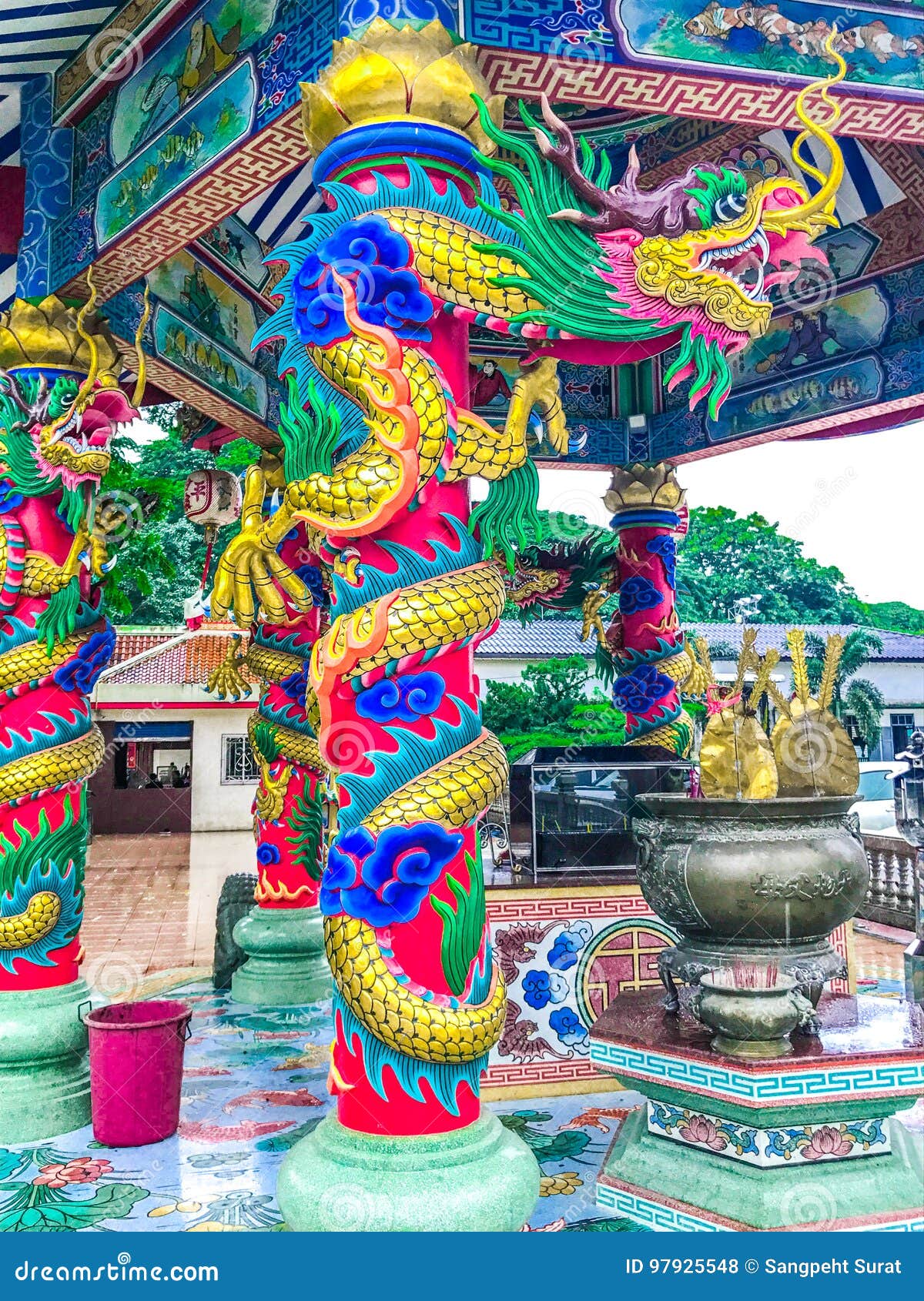 Chinese Dragon and Pavilion Stock Photo - Image of animal, taiwan: 97925548