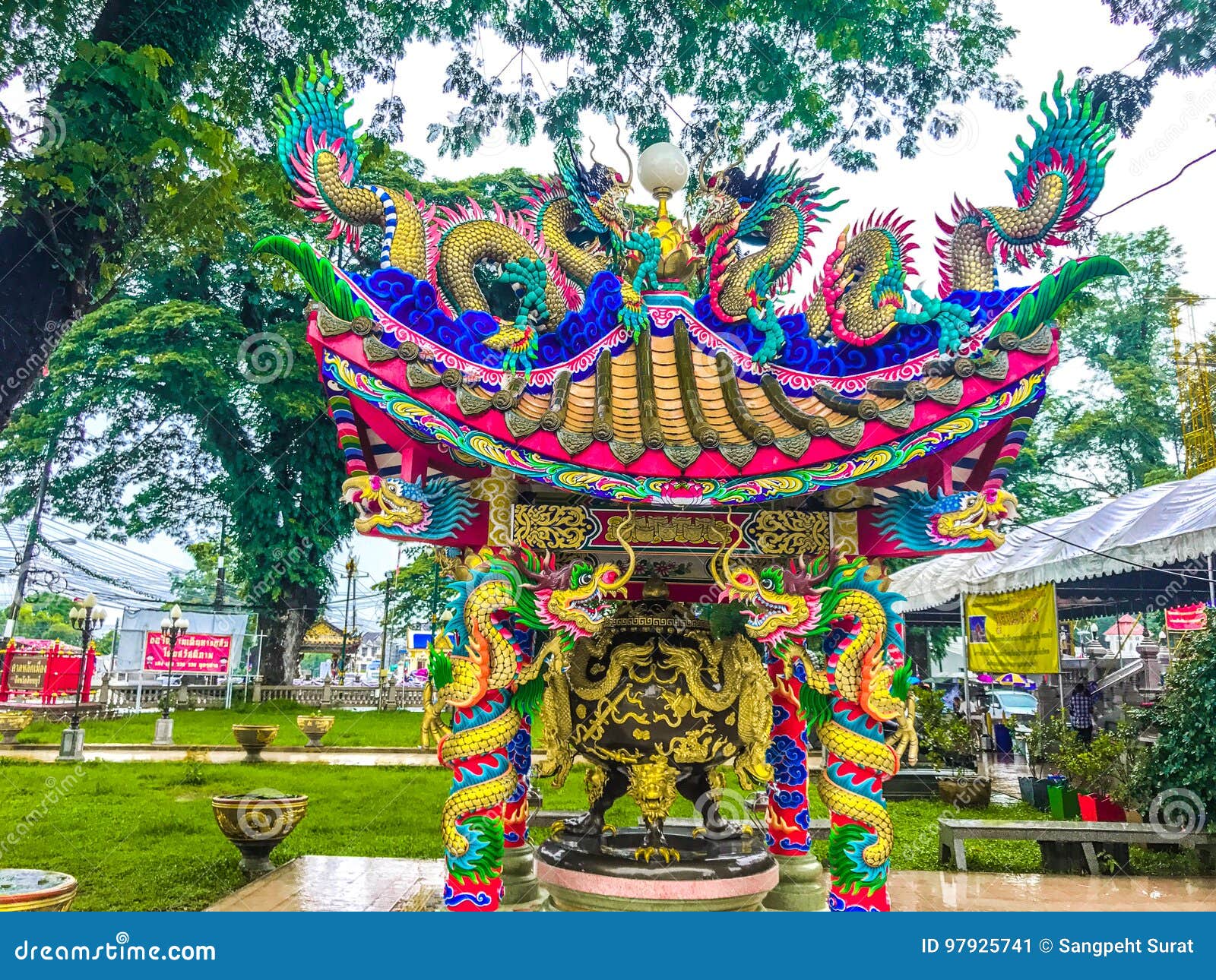 Chinese Dragon and Pavilion Stock Image - Image of religious, taiwan ...