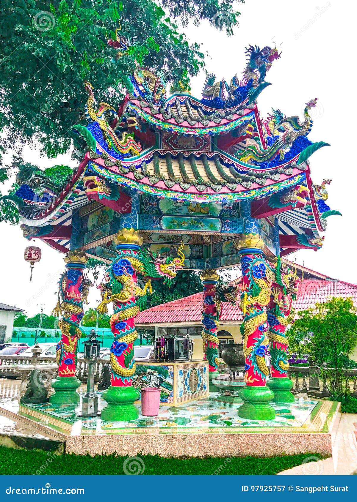 Chinese Dragon and Pavilion Stock Image - Image of pagodas, kusala ...