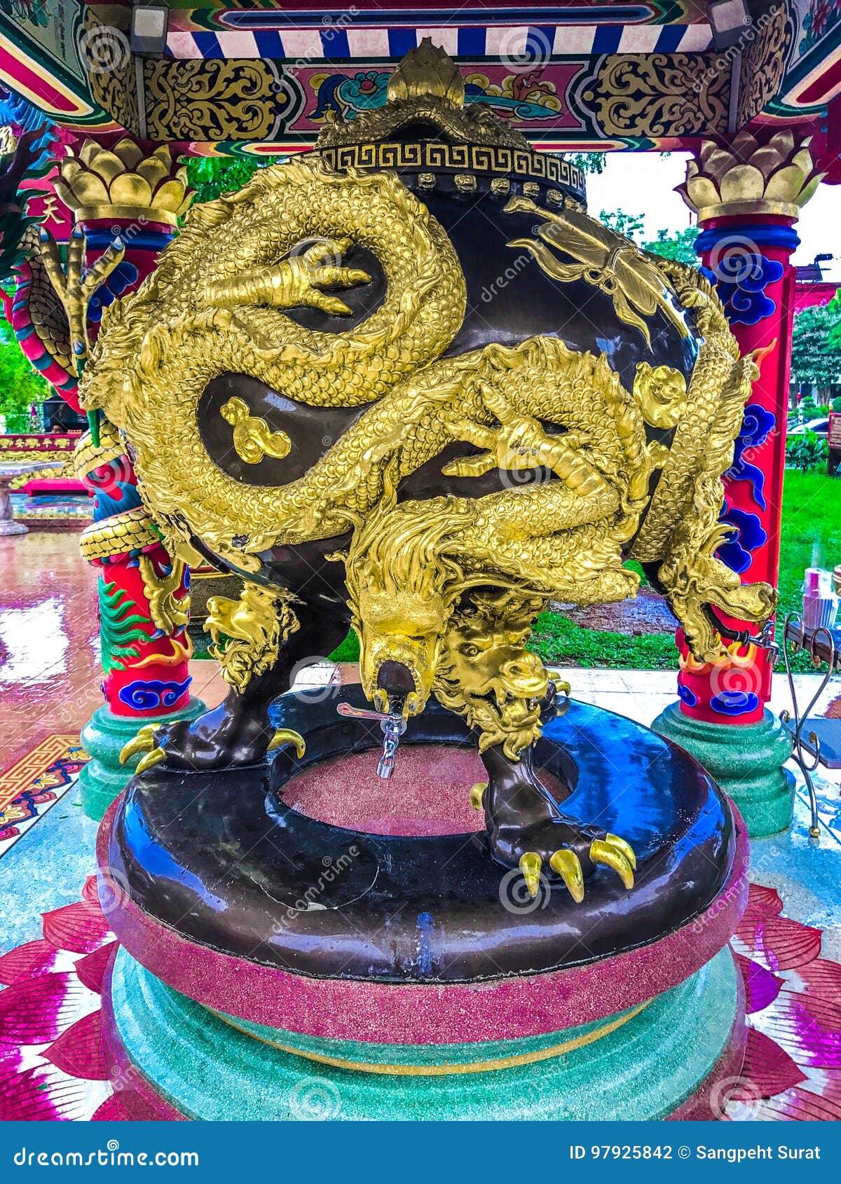 Chinese Dragon and Pavilion Stock Photo - Image of taiwan, city: 97925842