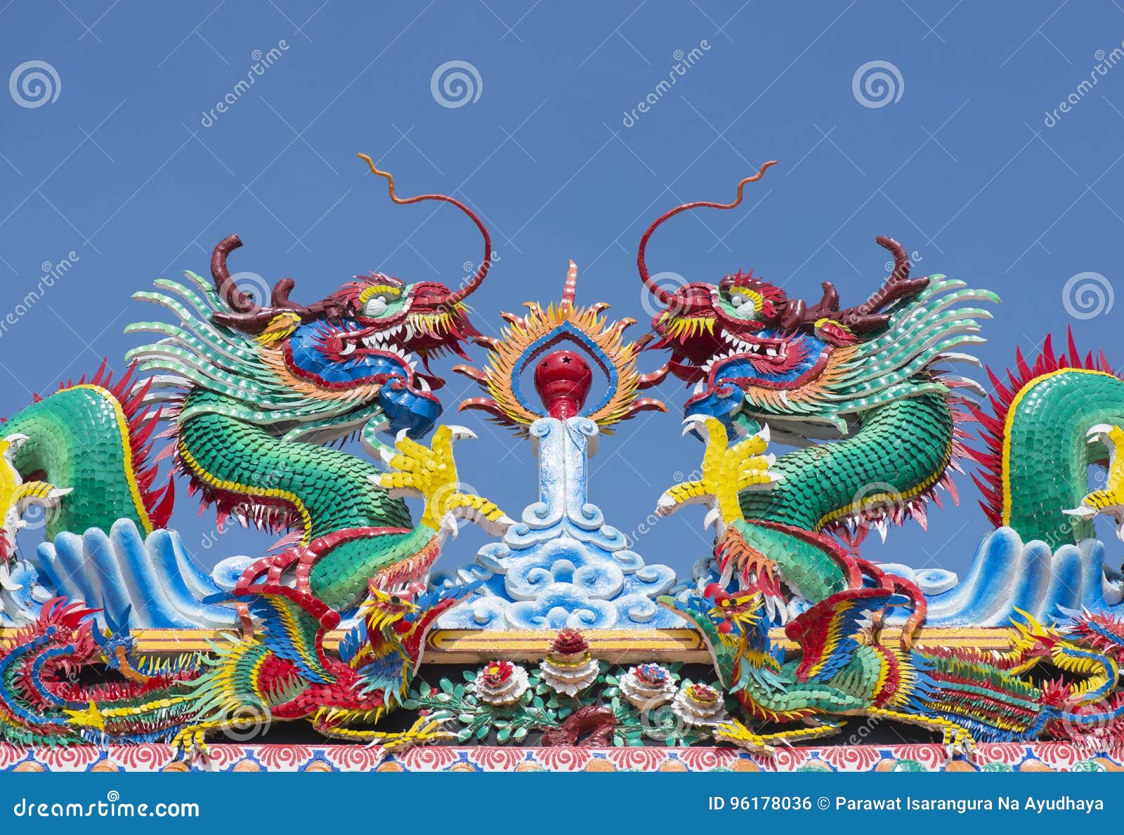 Chinese Dragon Statue on Temple Roof. Stock Photo - Image of decoration ...