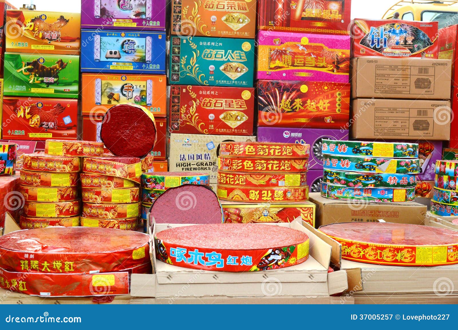 Chinese fireworks editorial photography. Image of year - 37005257