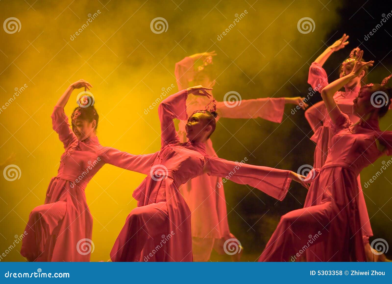 Chinese folk dance editorial stock photo. Image of performers - 5303358