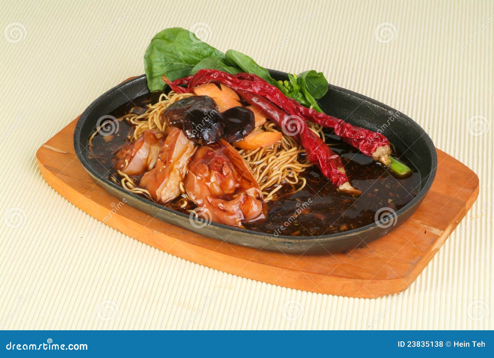 Chinese Food, Sizzling Crispy Noodle Stock Photo - Image of mushroom ...