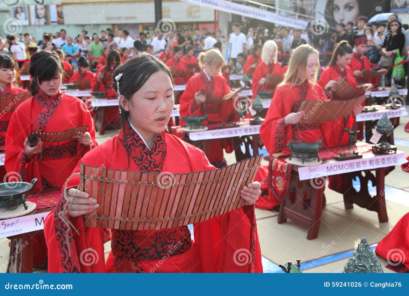 The Chinese and Foreign Students with a Blessing of Hanfu Gathered in ...