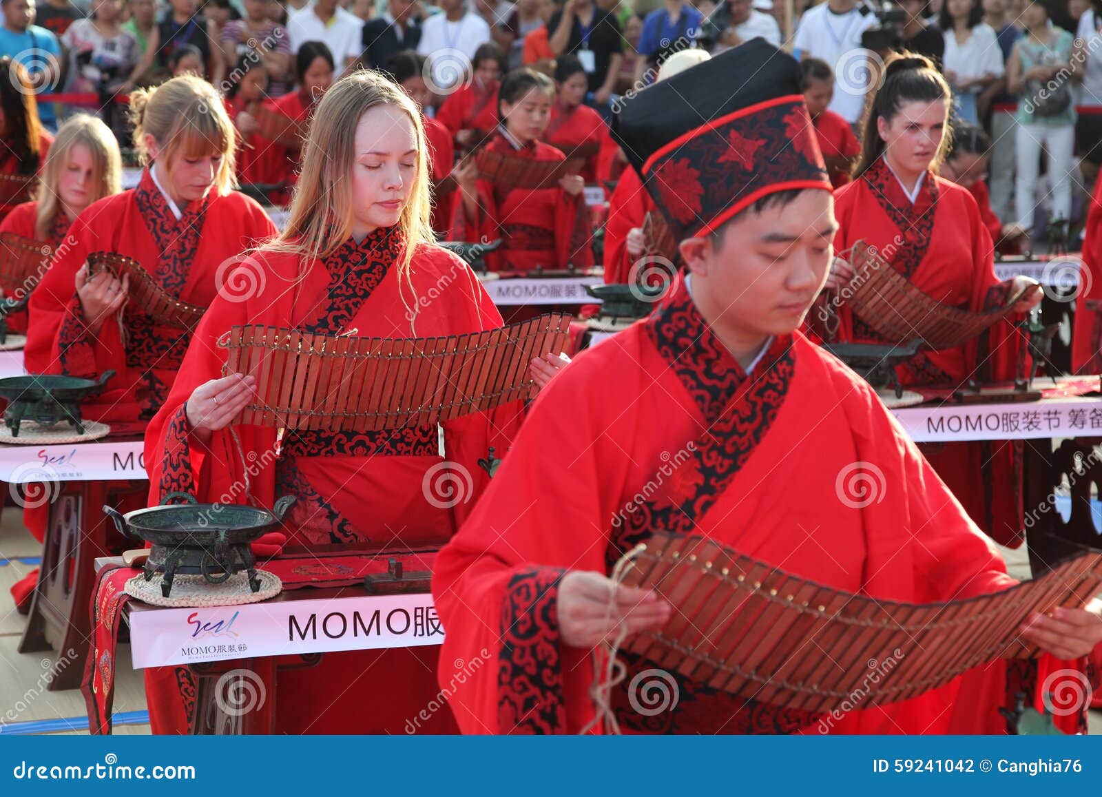 The Chinese and Foreign Students with a Blessing of Hanfu Gathered in ...