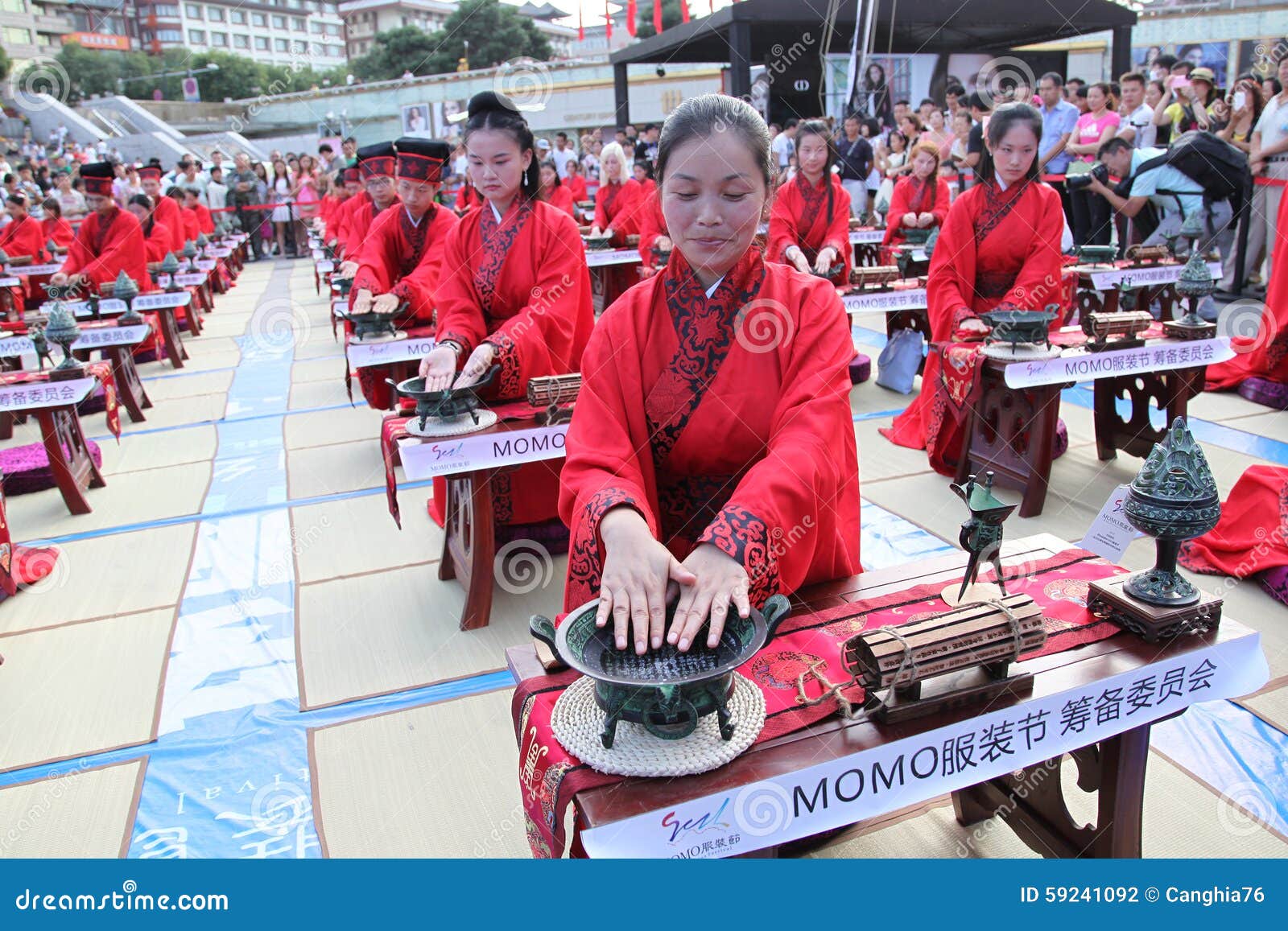 The Chinese and Foreign Students with a Blessing of Hanfu Gathered in ...