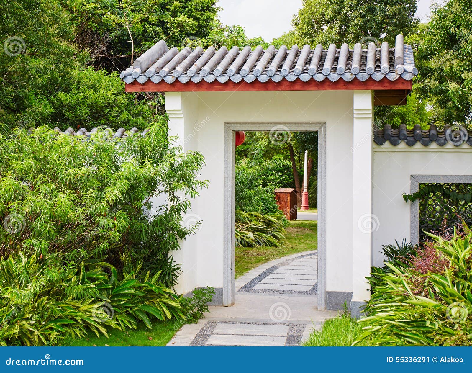 Chinese garden gate stock image. Image of door, garden - 55336291