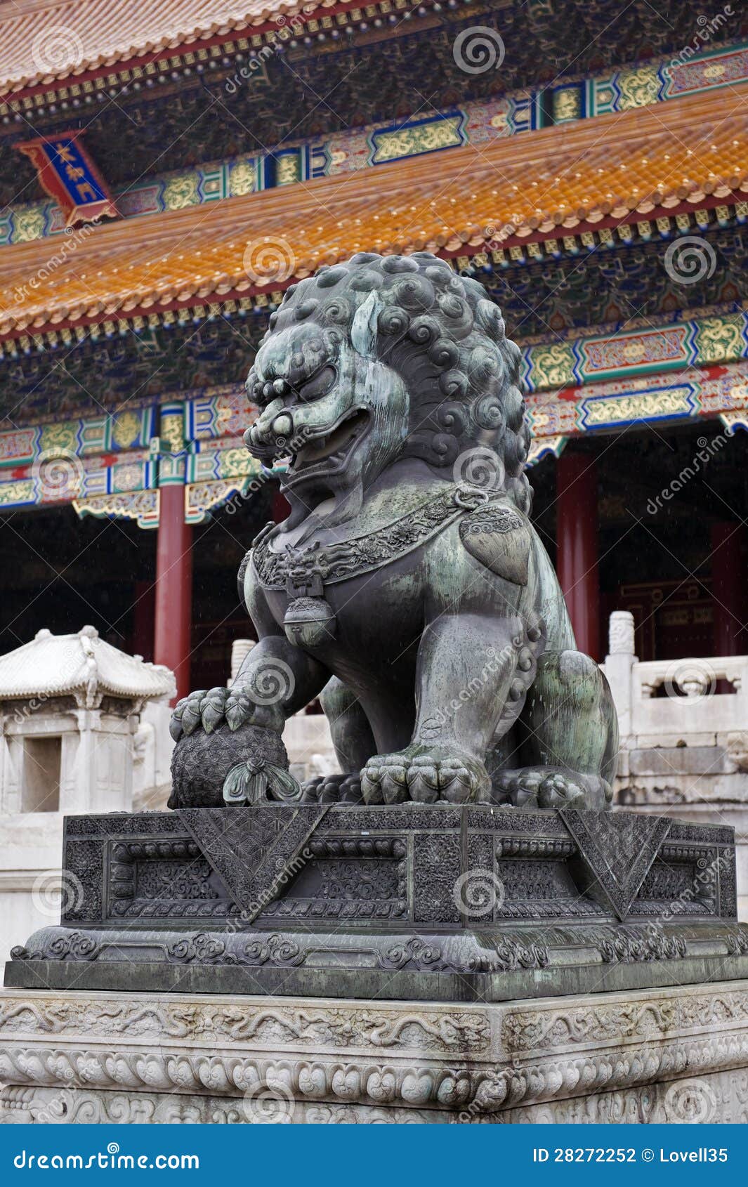 Chinese Green Lion and Ball Stock Photo - Image of traditional, carving ...