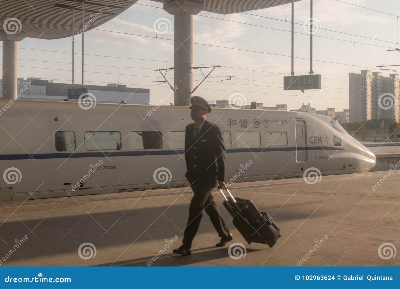 Men Walking On A Platform From Mexico City Subway Editorial Photo ...