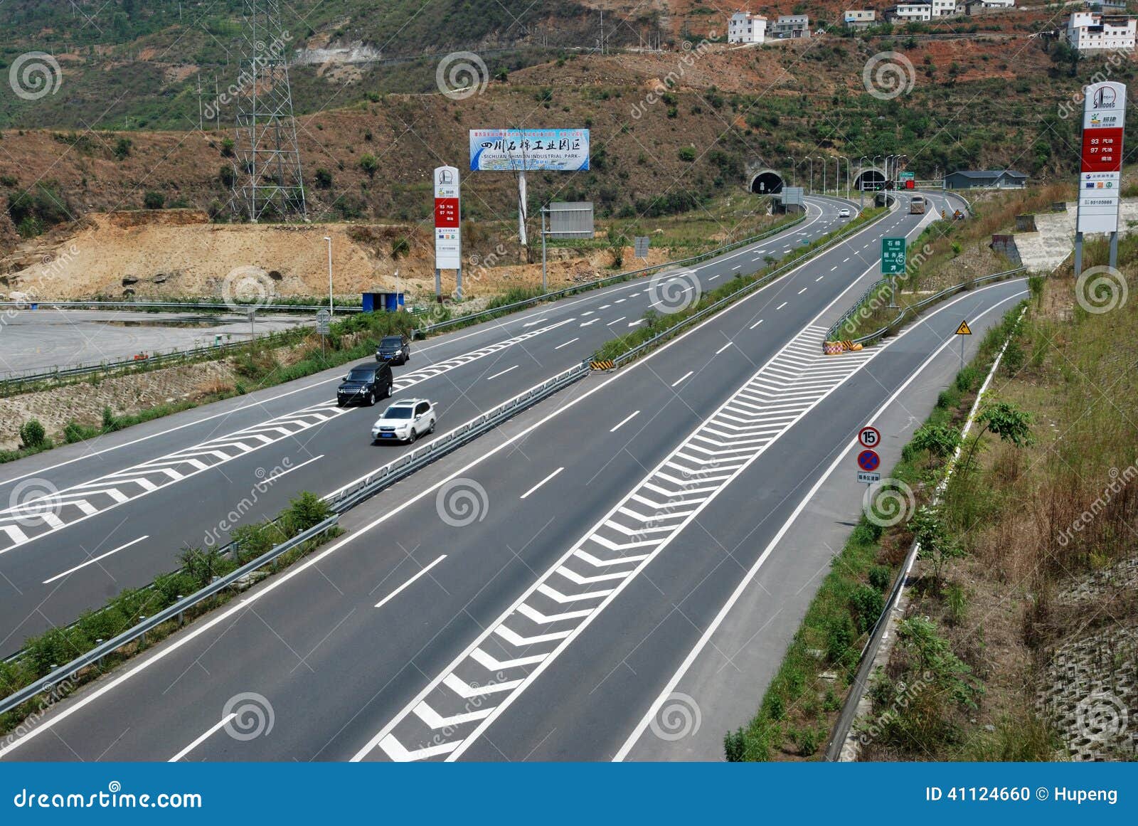 Chinese highway editorial image. Image of line, away - 41124660
