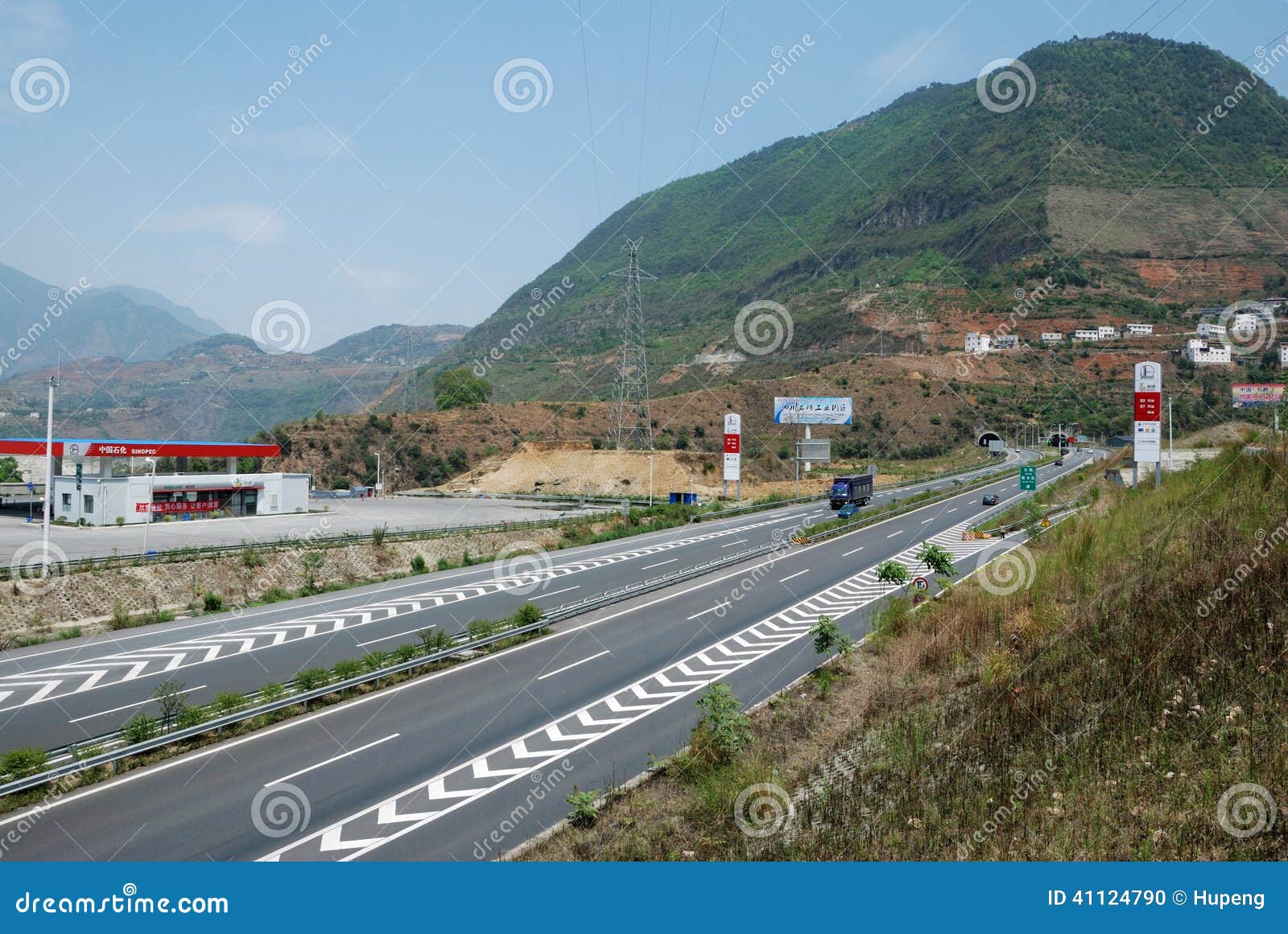 Chinese highway editorial image. Image of drive, median - 41124790