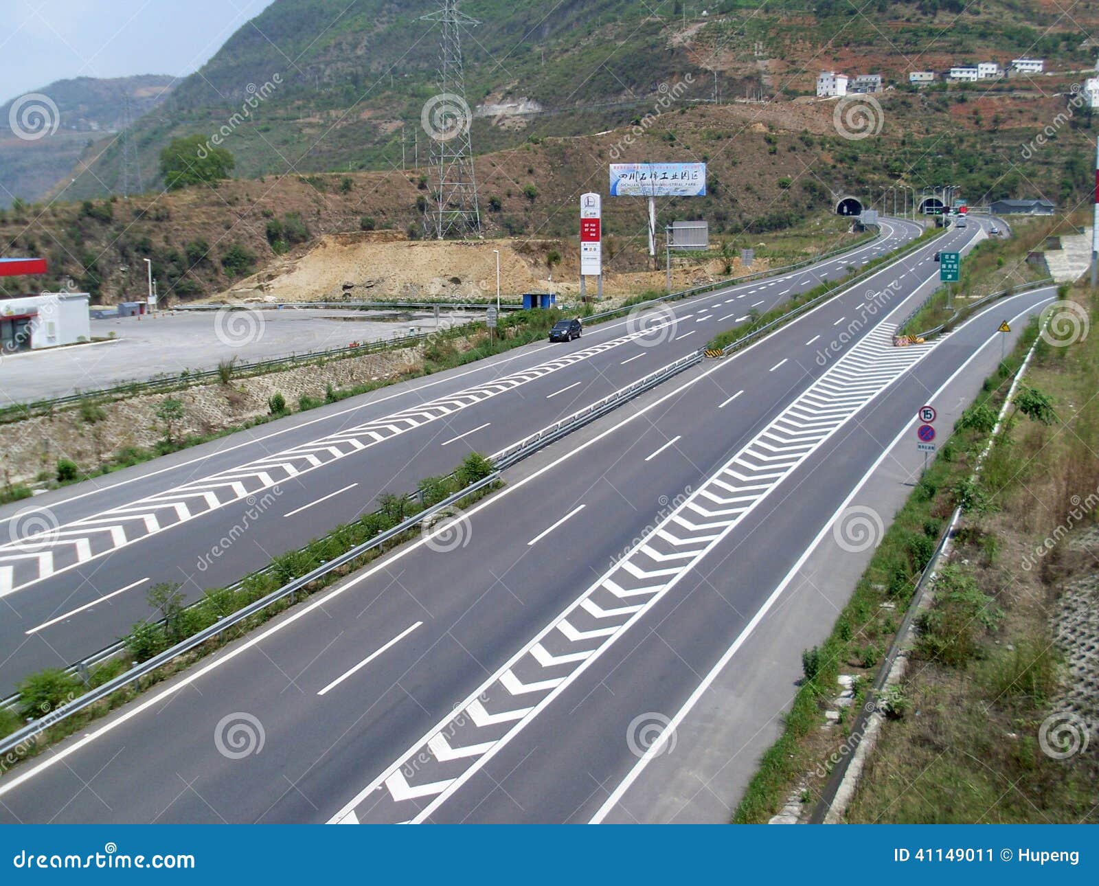 Chinese highway editorial photo. Image of expressway - 41149011