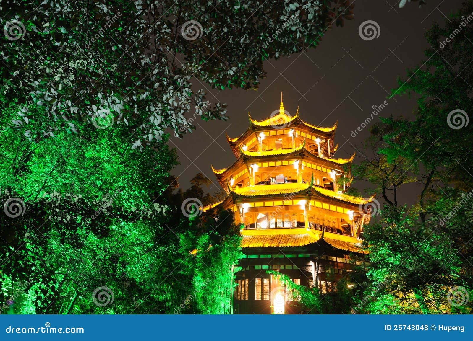 Chinese Houten Toren in Chengdu Stock Foto - Image of licht ...