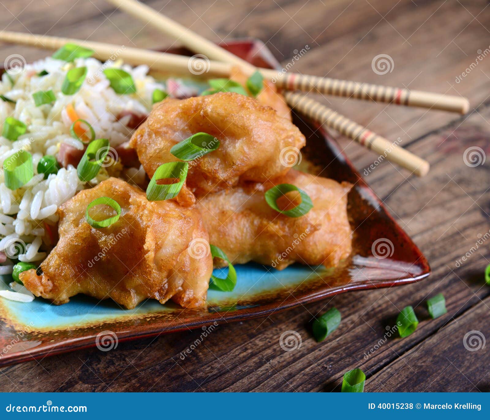 Chinese kip stock foto. Image of stijl, gebraden, sushi - 40015238