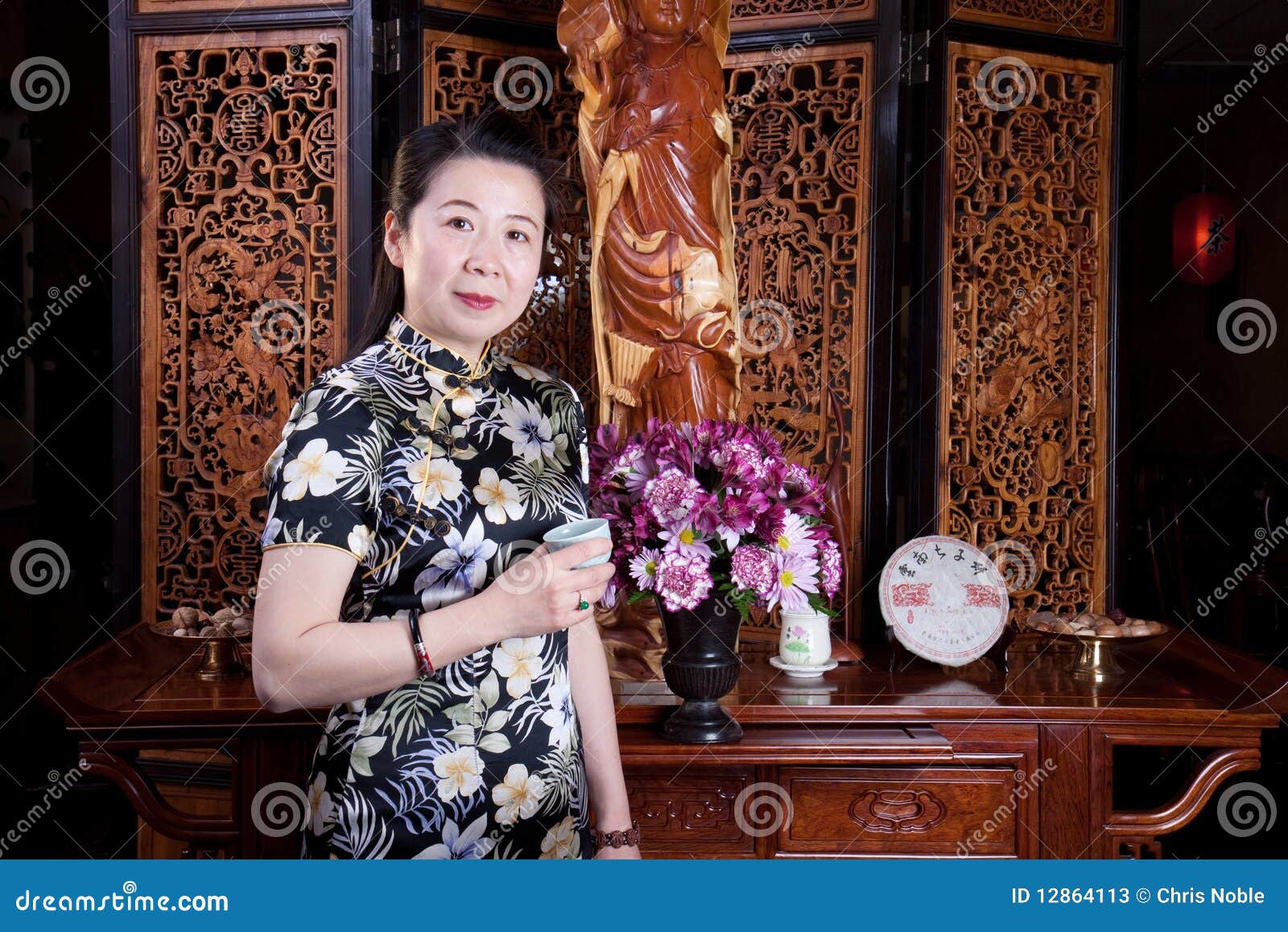 Chinese Lady, Traditionally Dressed Stock Image - Image of china, guan ...