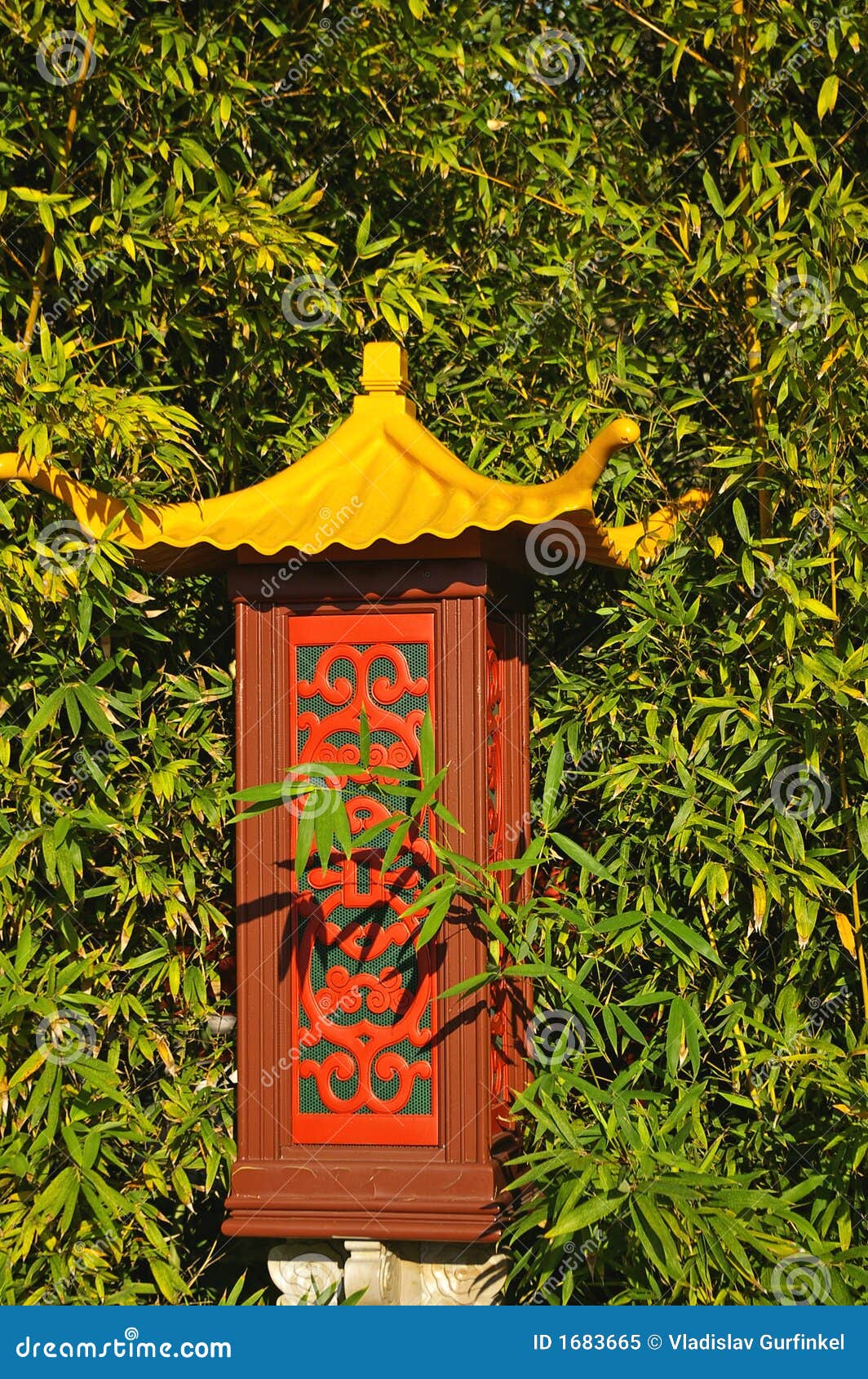 Chinese lamppost stock image. Image of style, oriental - 1683665