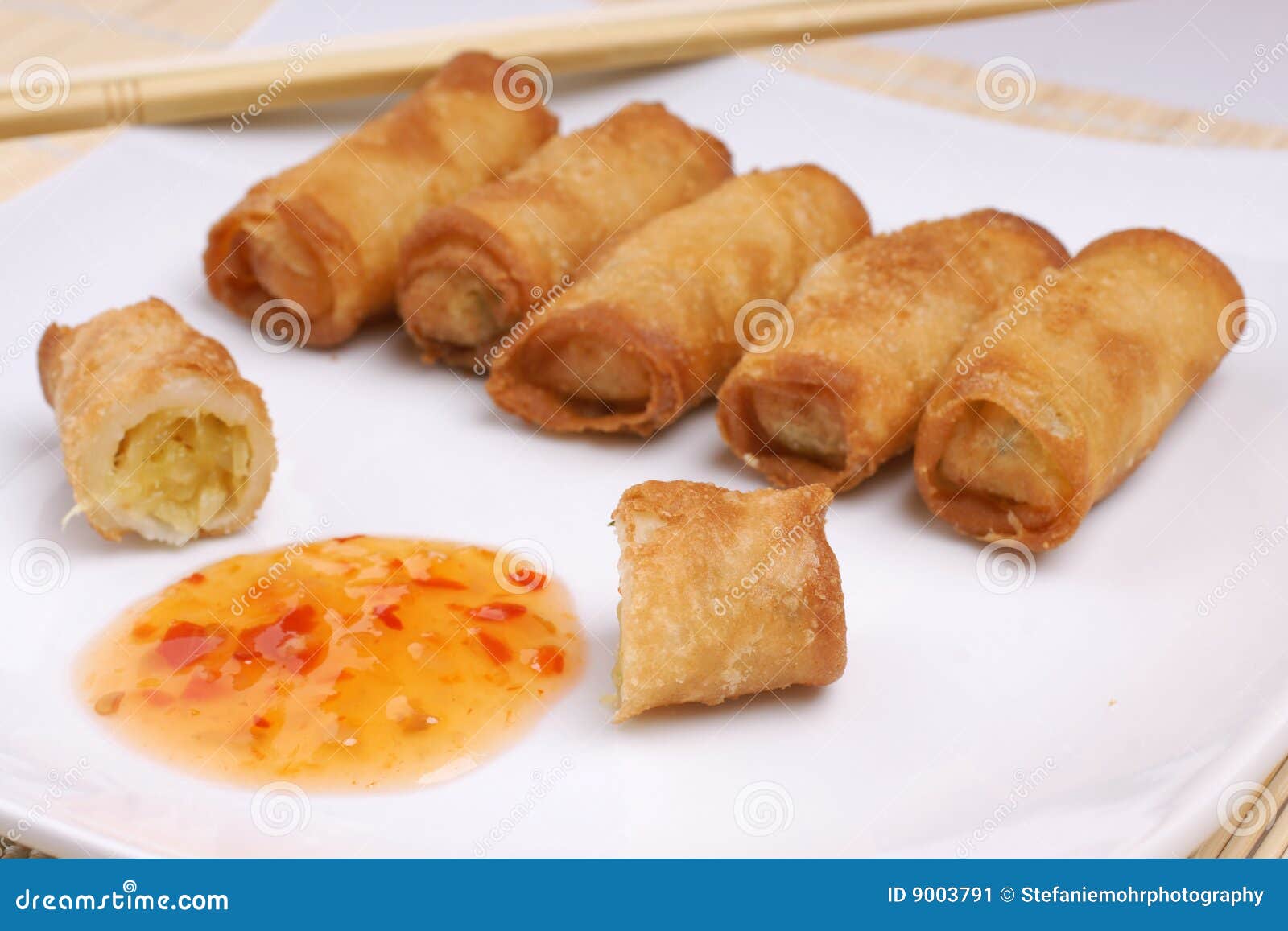 Chinese loempia stock afbeelding. Image of eetstokjes - 9003791