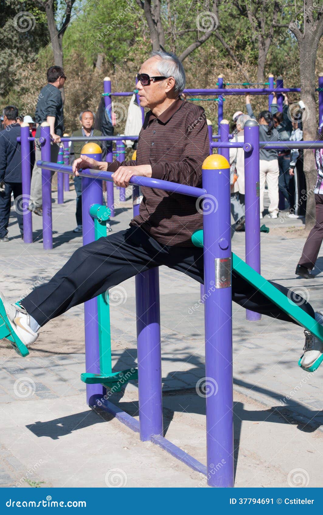 Chinese man exercising editorial photo. Image of retiree - 37794691