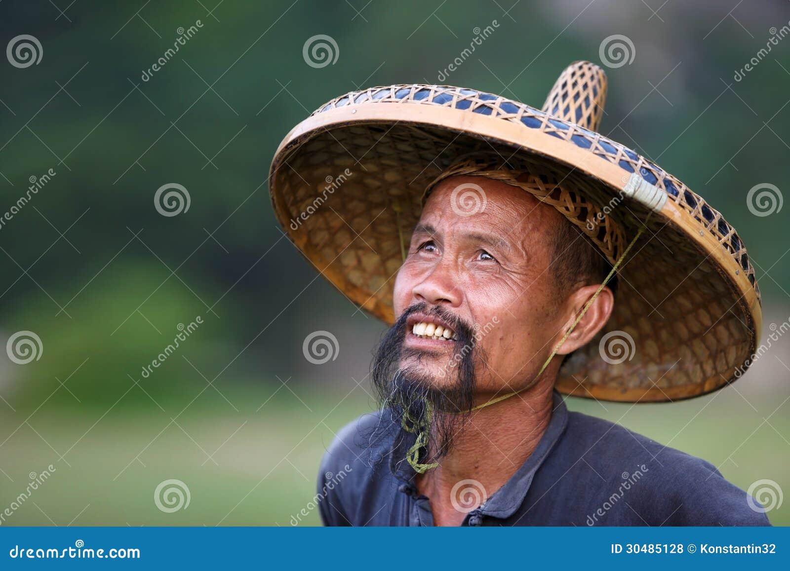 Chinese mens in oude hoed redactionele stock foto. Image of gezicht ...