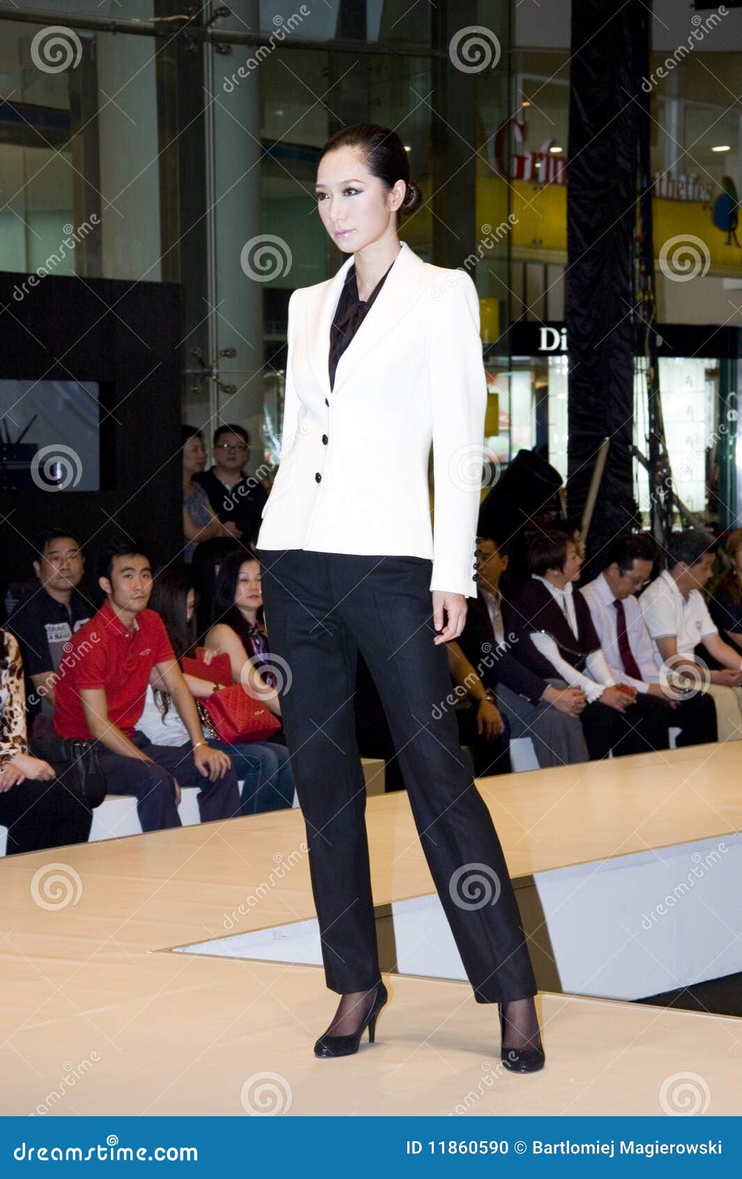 Chinese Models in Shenzhen Fashion Week Editorial Image - Image of ...