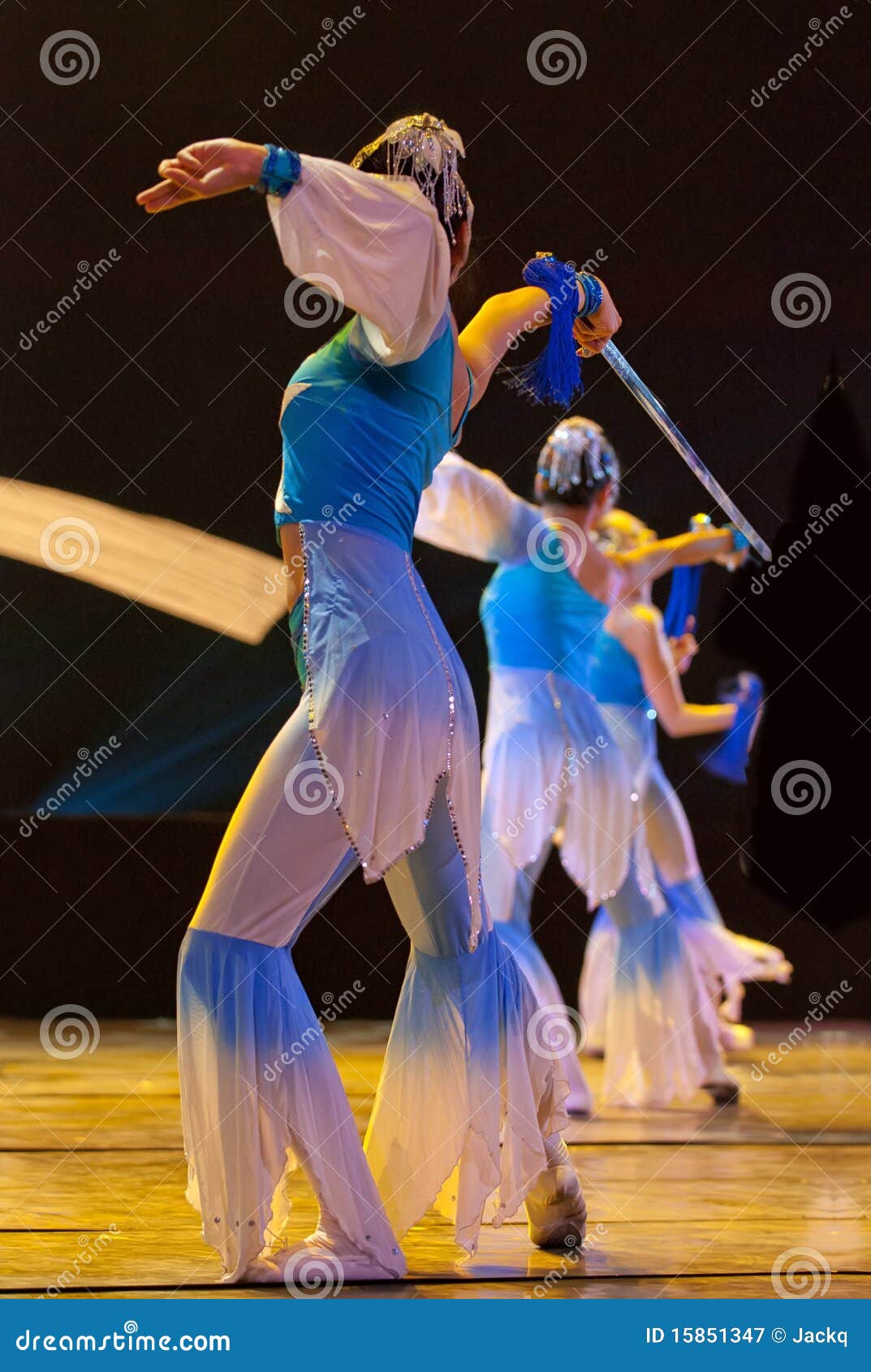 Chinese modern dancers editorial photography. Image of figure - 15851347