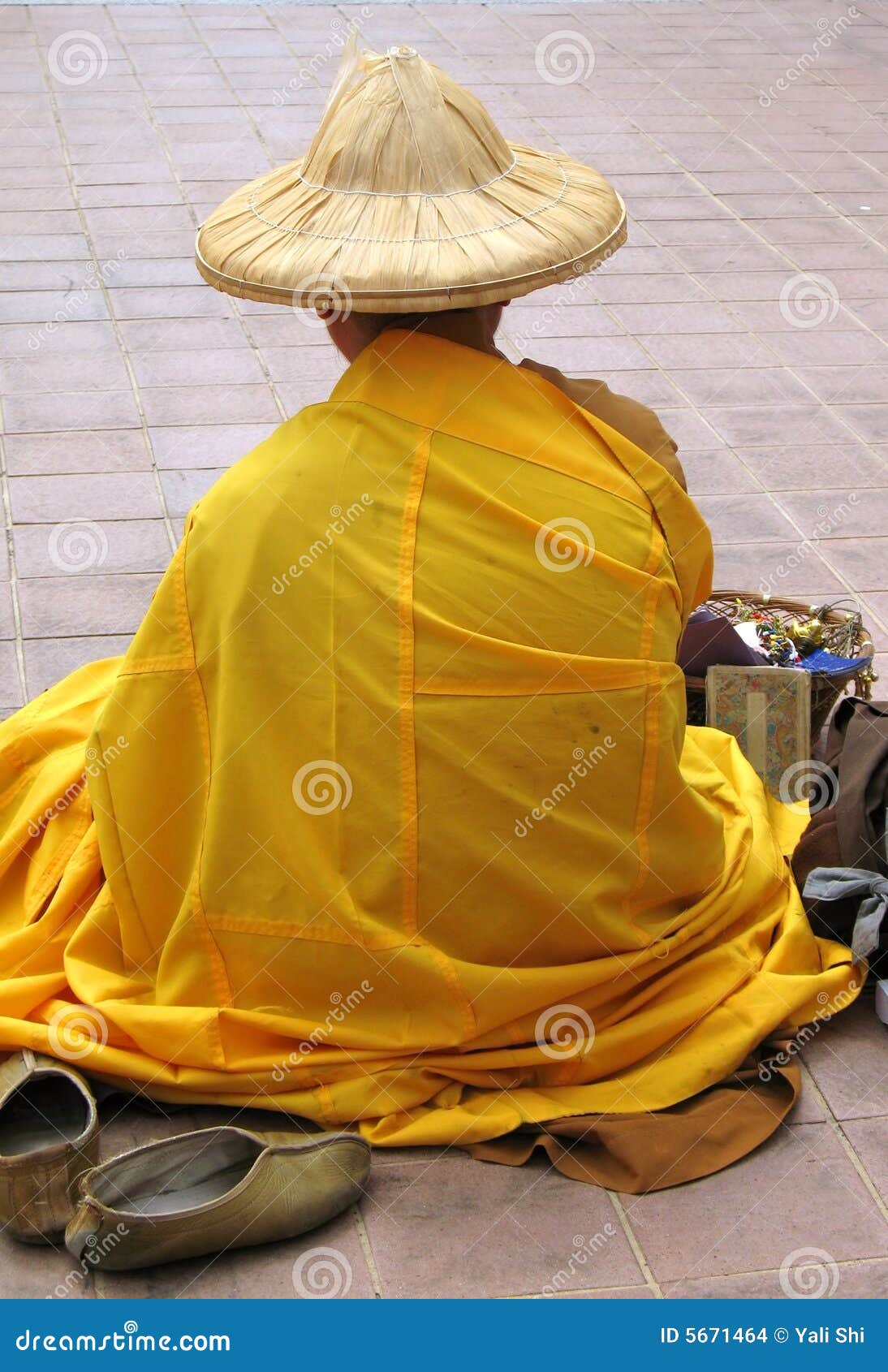 Chinese Monk stock photo. Image of idol, asia, poor, saffron - 5671464