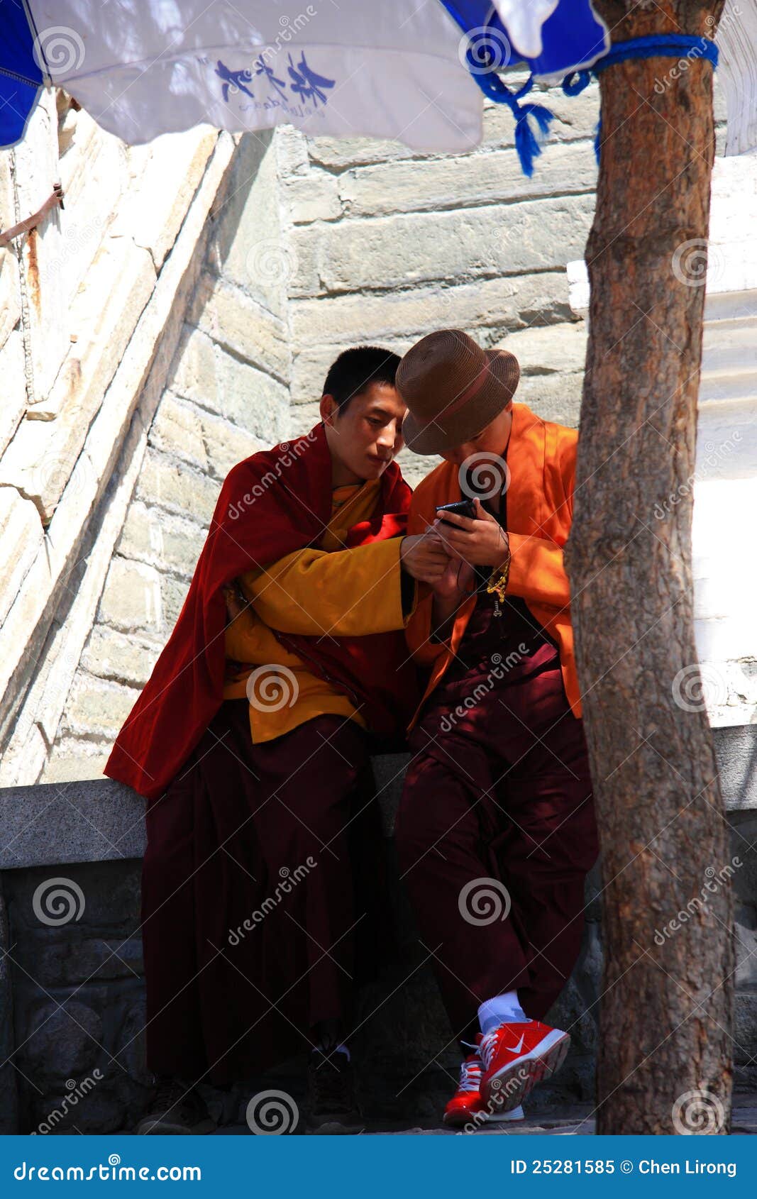 The Chinese Monks Chanting In Wat Phanan Choeng,Thailand. Editorial ...