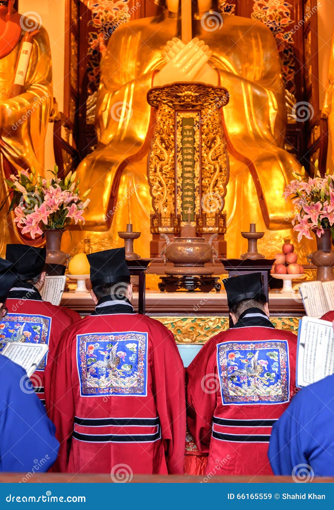 The Chinese Monks Chanting In Wat Phanan Choeng,Thailand. Editorial ...