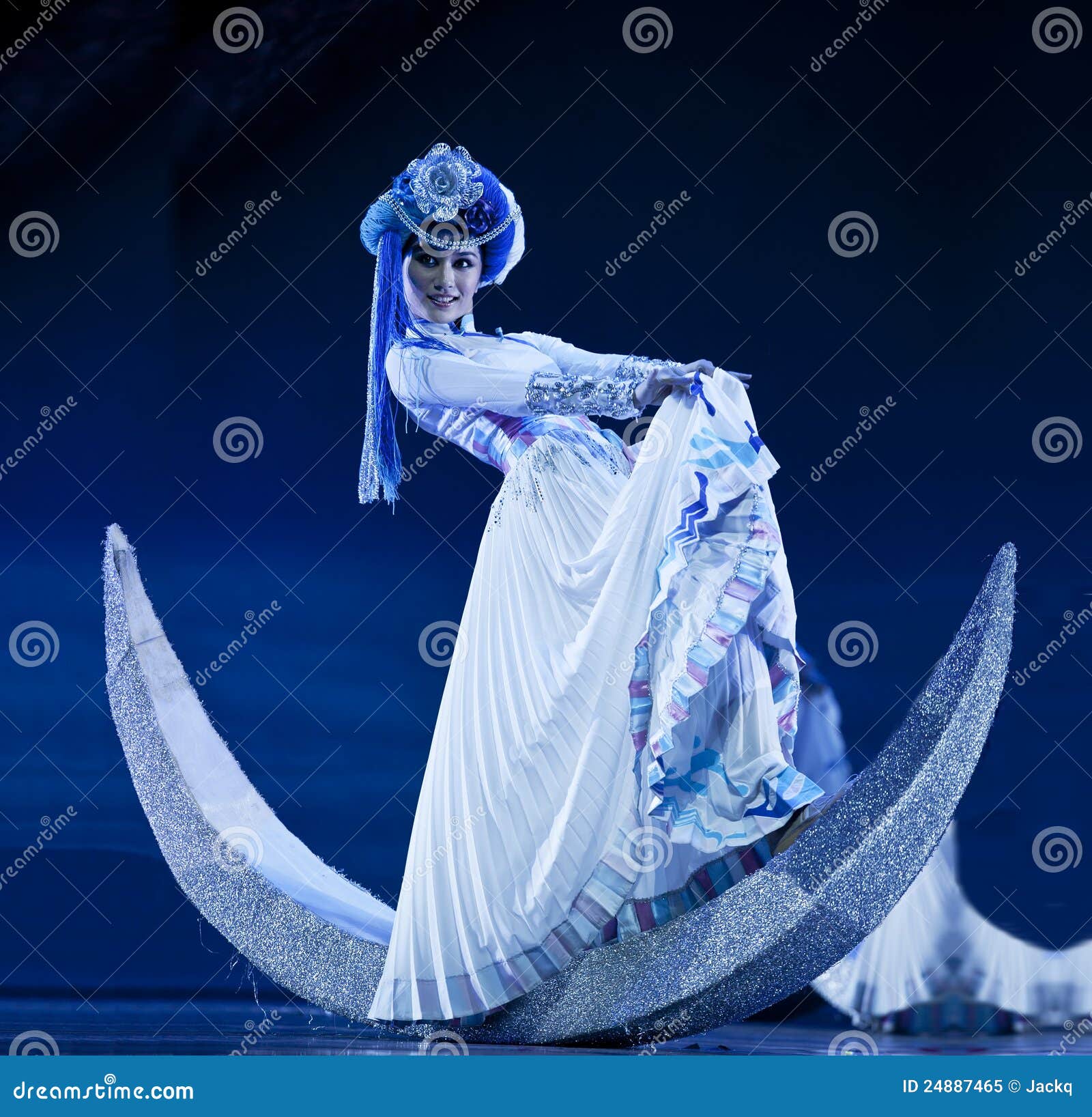Chinese Mosuo National Dancer Editorial Image - Image of opera ...