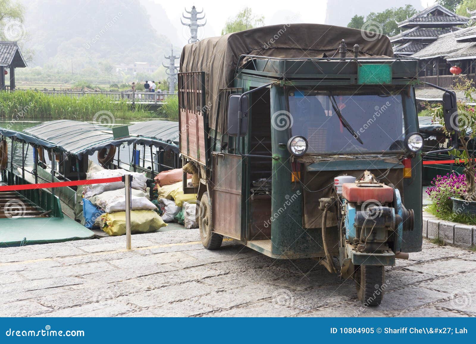 Chinese Motorised Three Wheel Transport Stock Image - Image of chinese ...