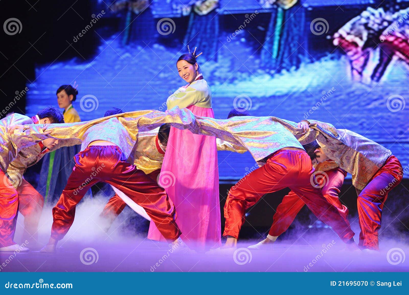 Chinese national dancing editorial image. Image of performance - 21695070