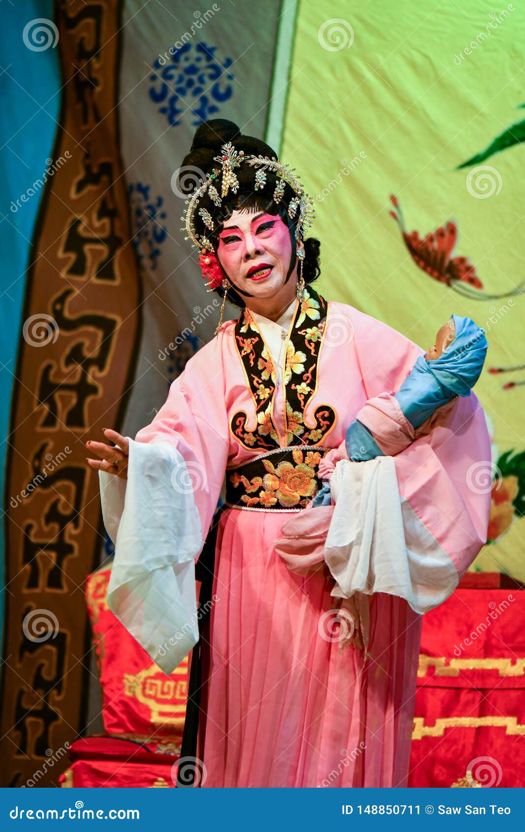 Chinese Opera Actor and Actress with Full Makeup Editorial Photo ...