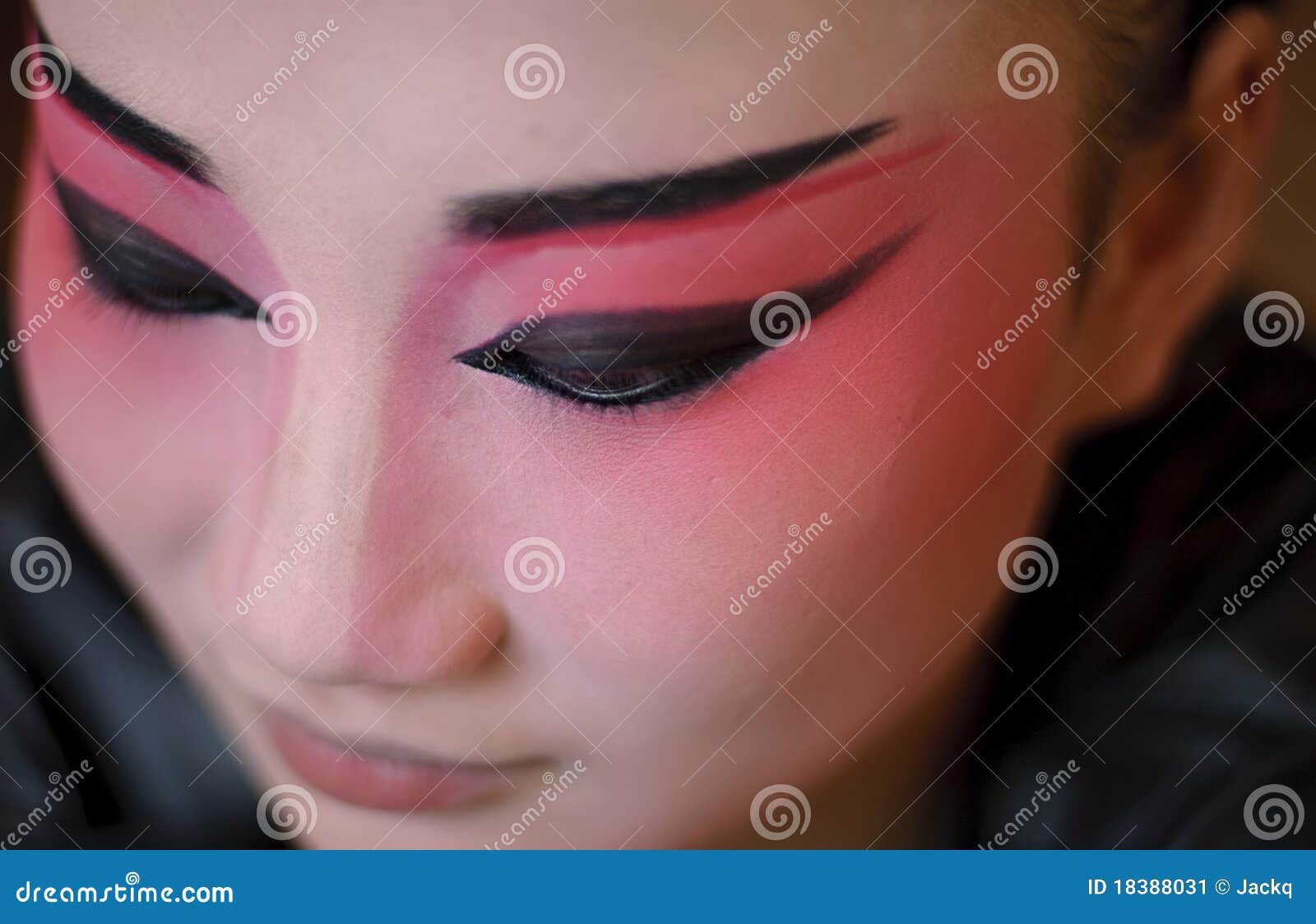 A Chinese Opera Actress is Painting Her Face Editorial Photo - Image of ...