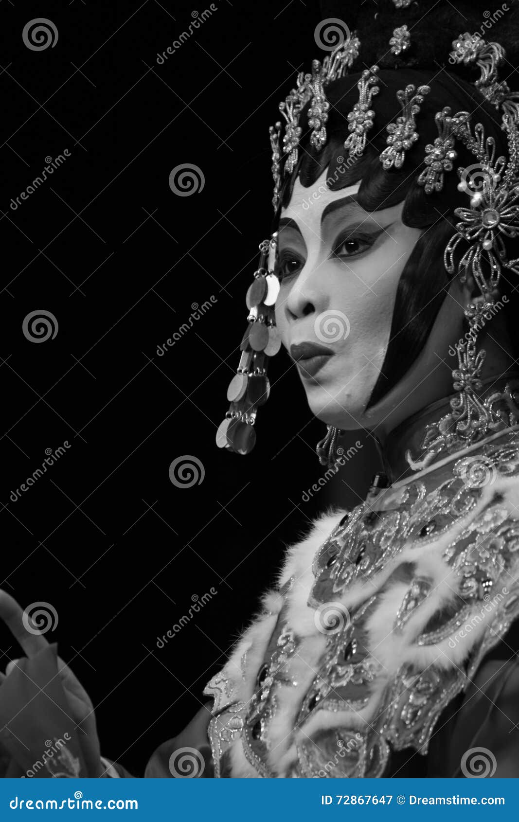 Chinese Opera Performance editorial photography. Image of opera - 72867647