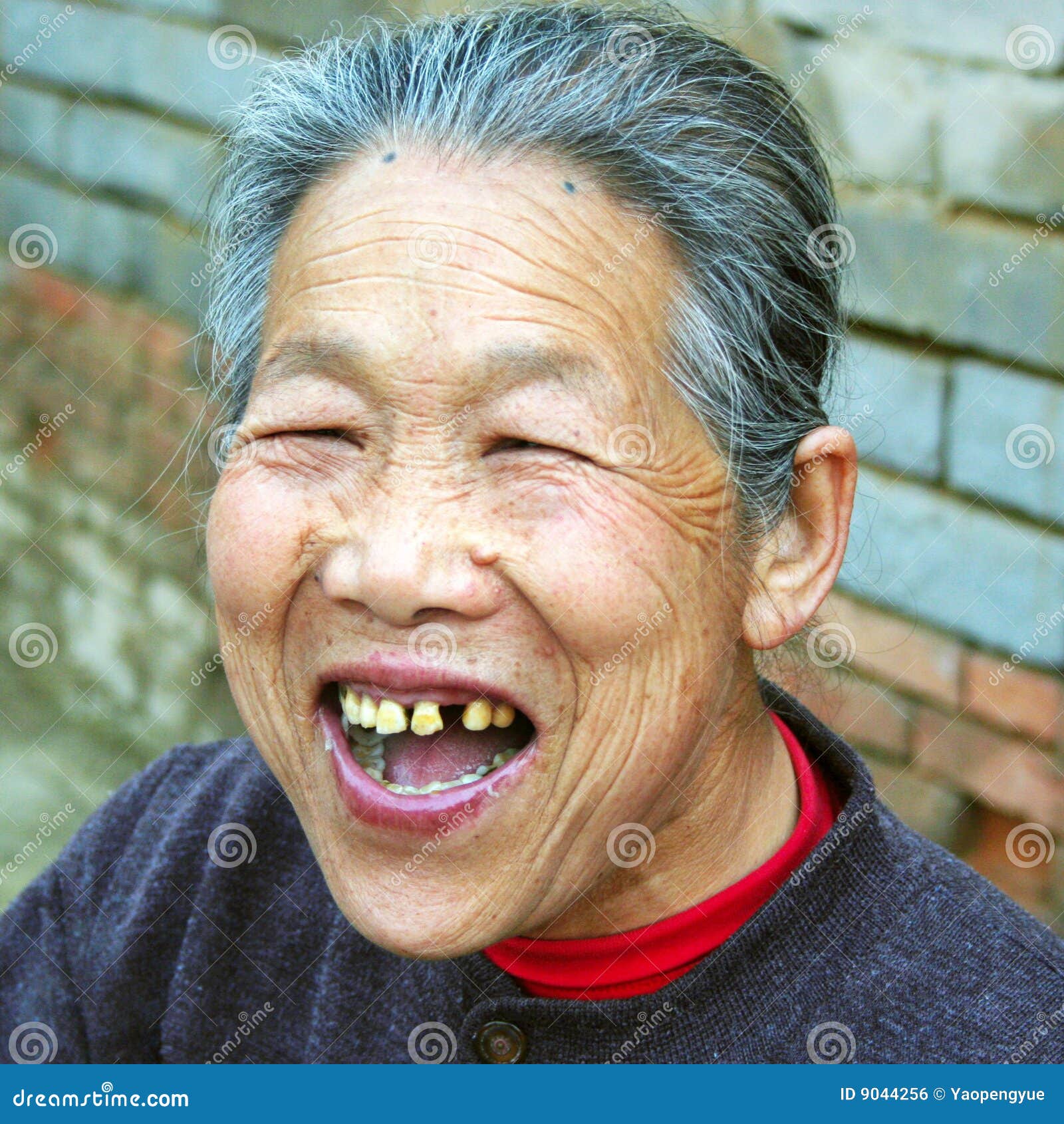 Chinese oude vrouw stock foto. Afbeelding bestaande uit aziatisch - 9044256