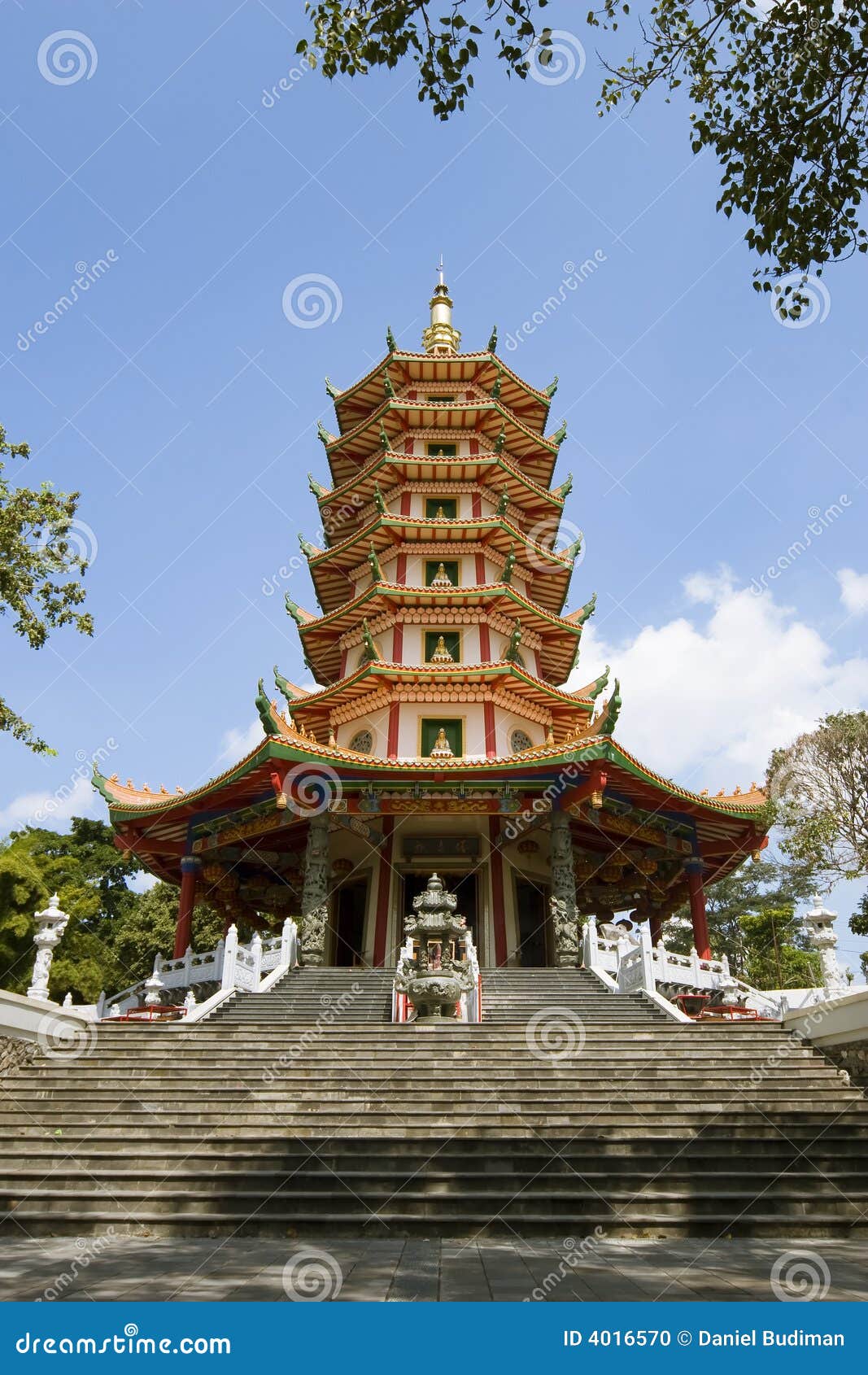 Chinese Pagoda Vertical Format Stock Photo - Image of tall, high: 4016570