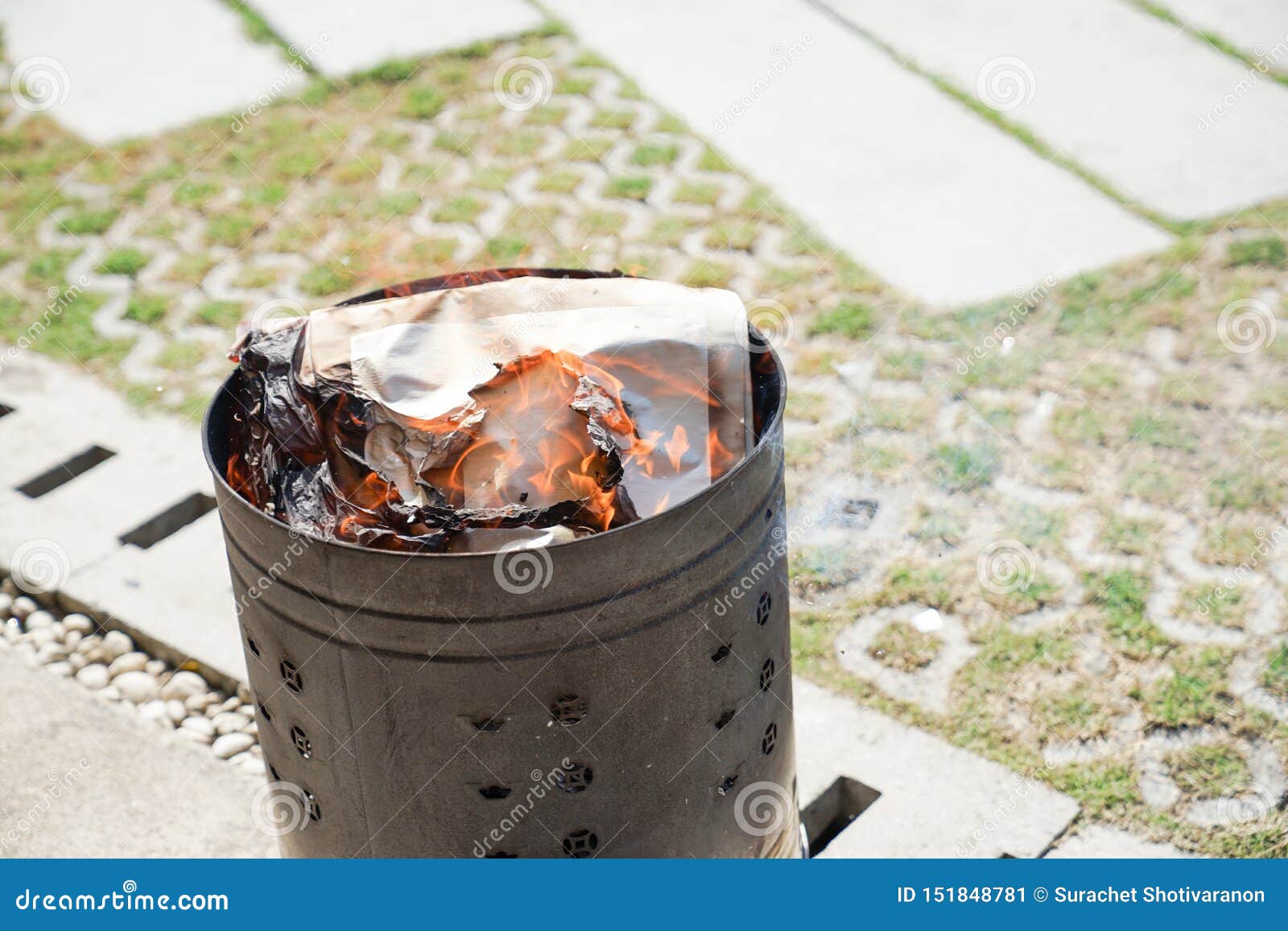 Chinese paper burn stock image. Image of joss, respect - 151848781