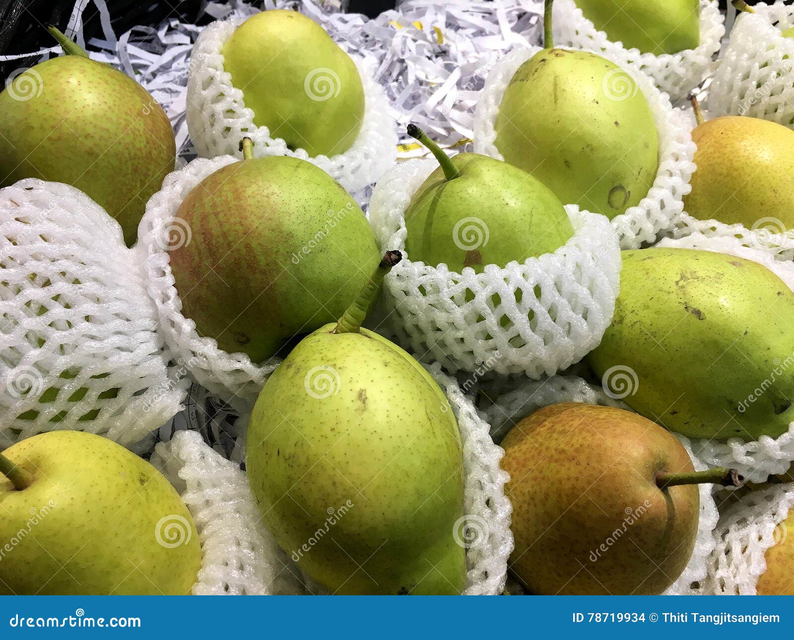 Chinese Peer in Wit Plastic Pakket Stock Foto - Image of tuin, velen ...