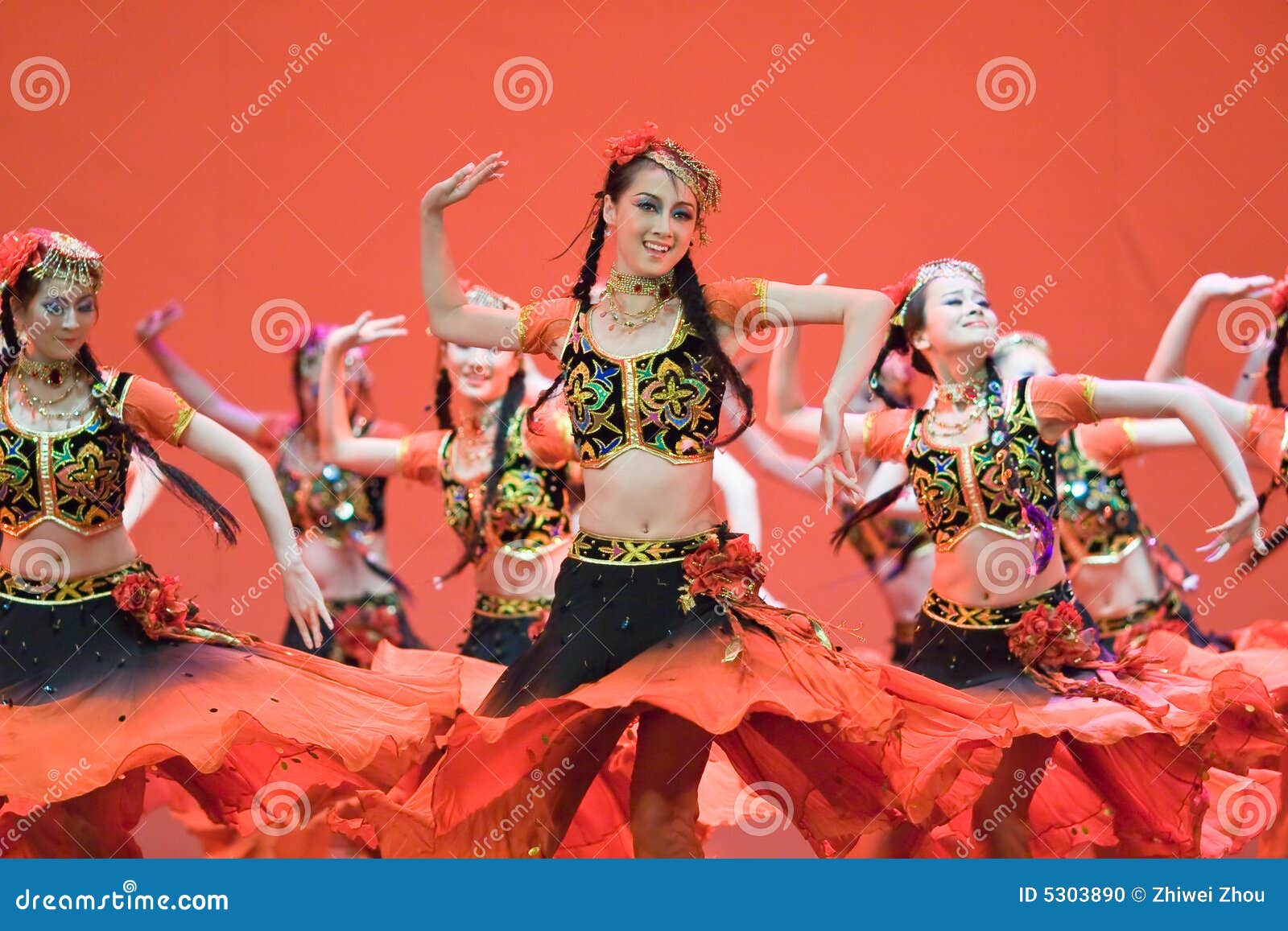 Chinese people folk dance editorial image. Image of beijing - 5303890