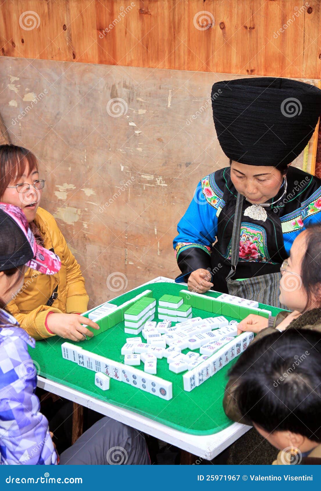 Chinese People Playing Mahjong Editorial Photography - Image of hobby ...