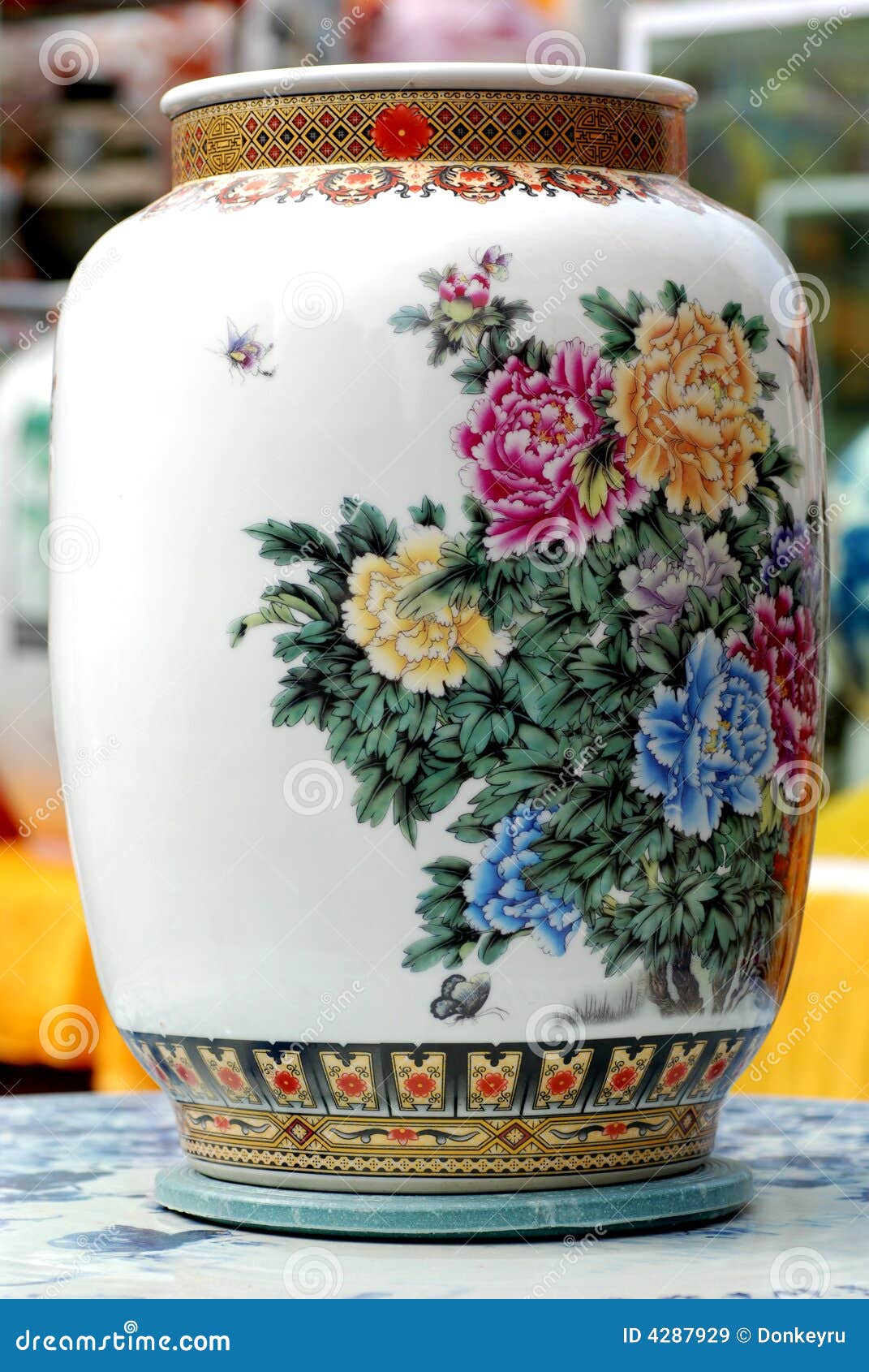 Chinese Porcelain Vase Royalty-Free Stock Photography | CartoonDealer ...