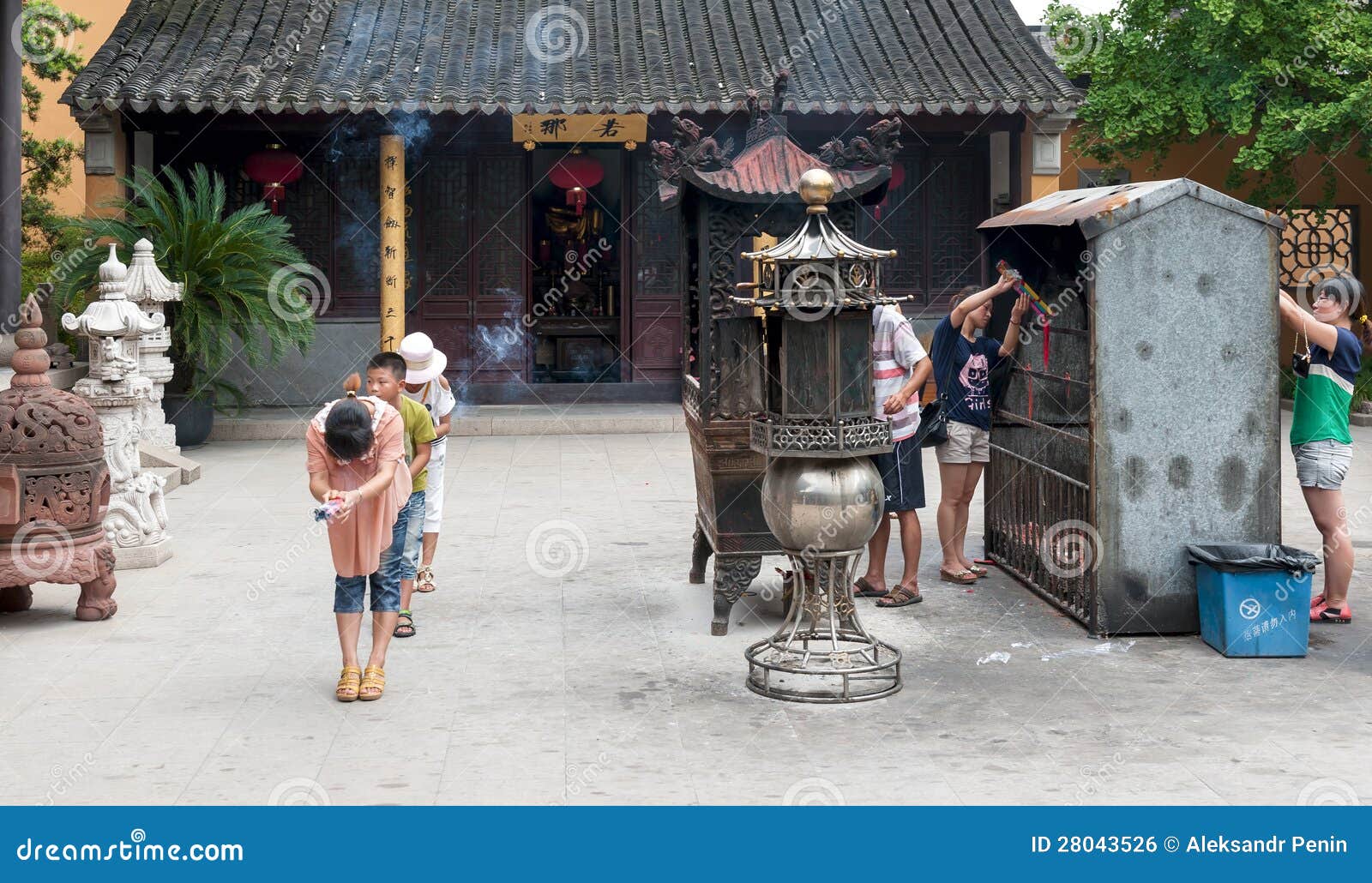 The Chinese Pray at a Monastery Editorial Photo - Image of beautiful ...