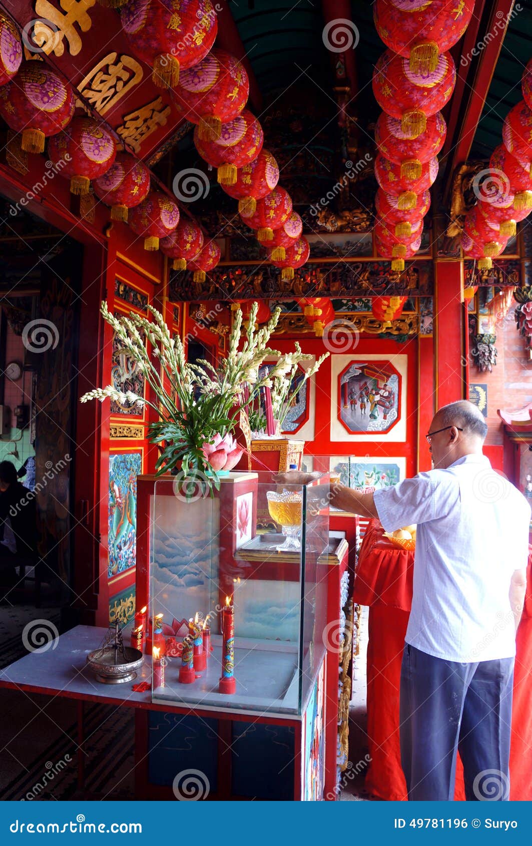 Chinese pray editorial photo. Image of central, city - 49781196