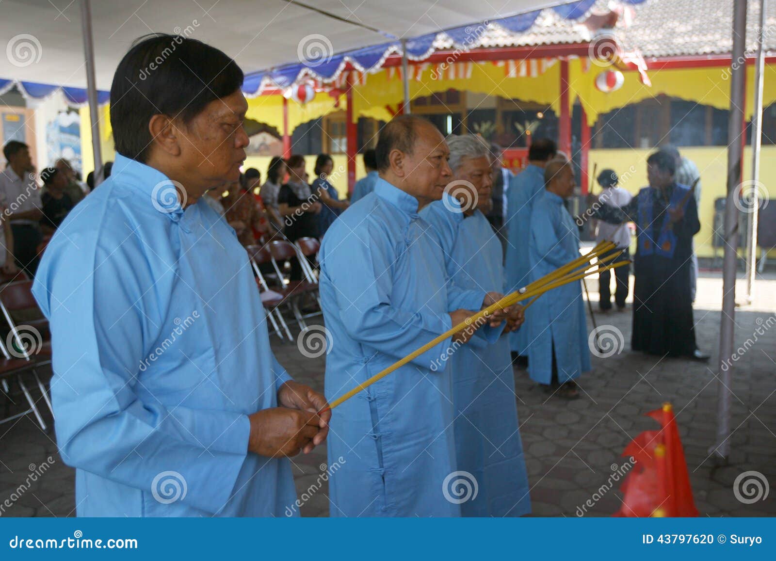 Chinese pray editorial image. Image of residents, pray - 43797620