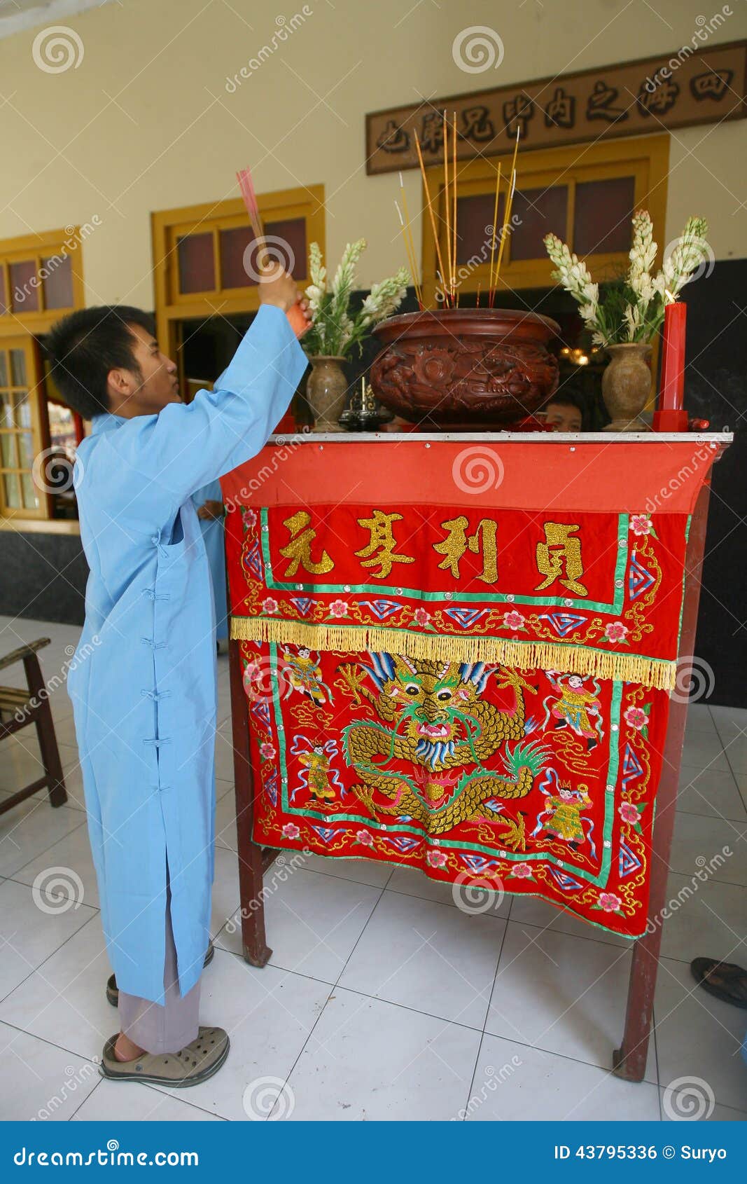 Chinese pray editorial photo. Image of flooring, central - 43795336